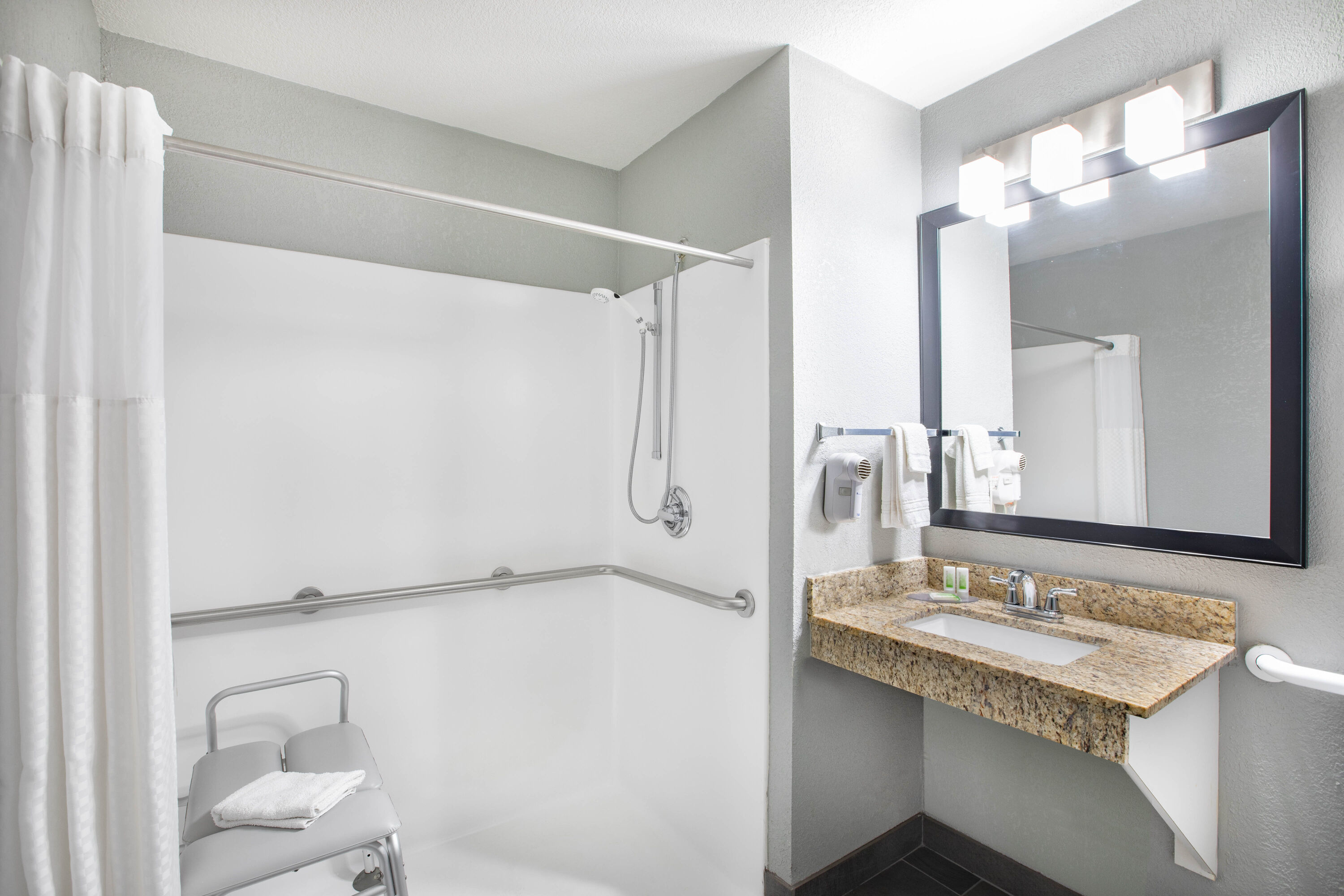 AmericInn by Wyndham Pella | Pella, IA Hotels