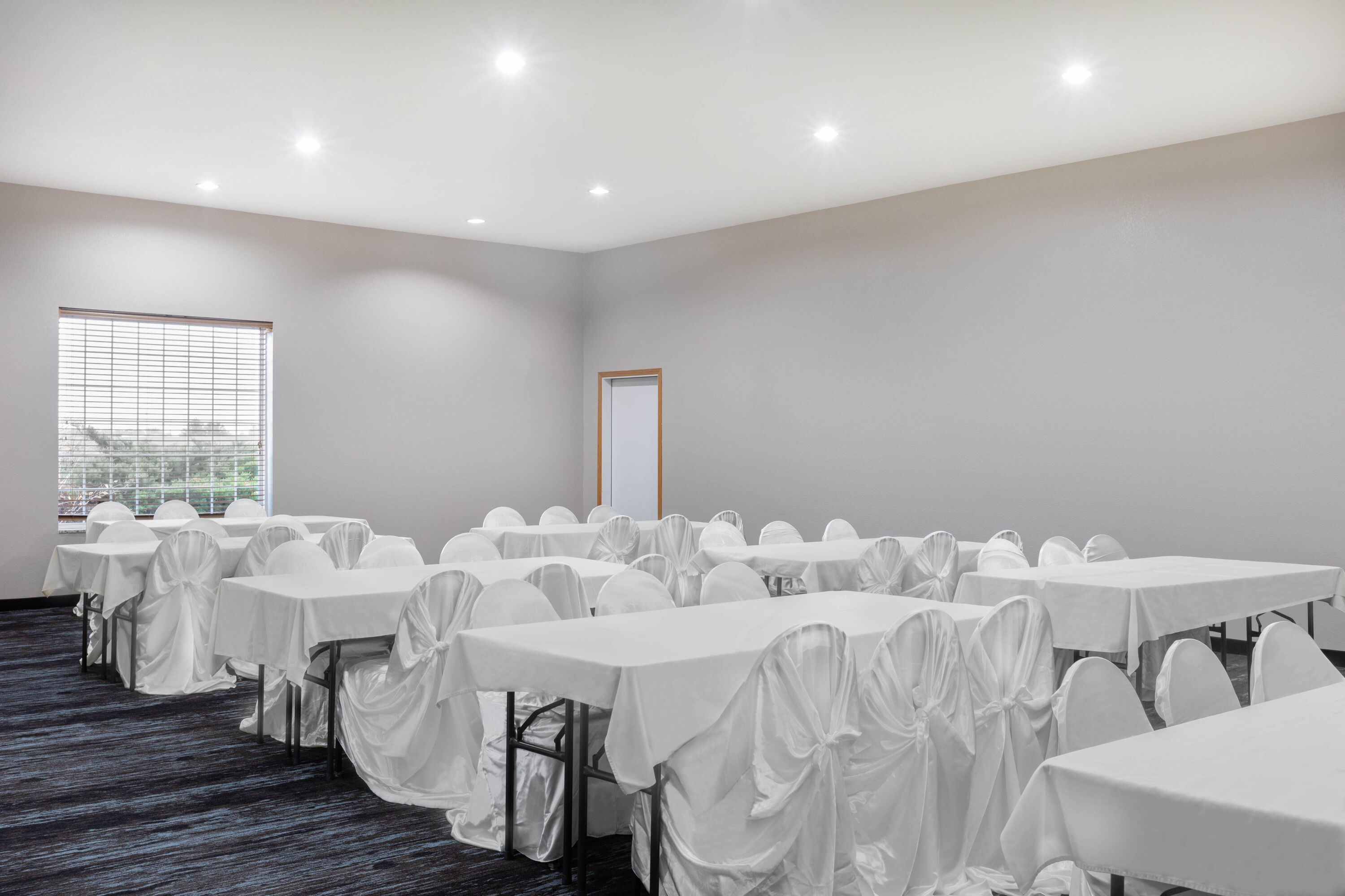 AmericInn by Wyndham Pella | Pella, IA Hotels