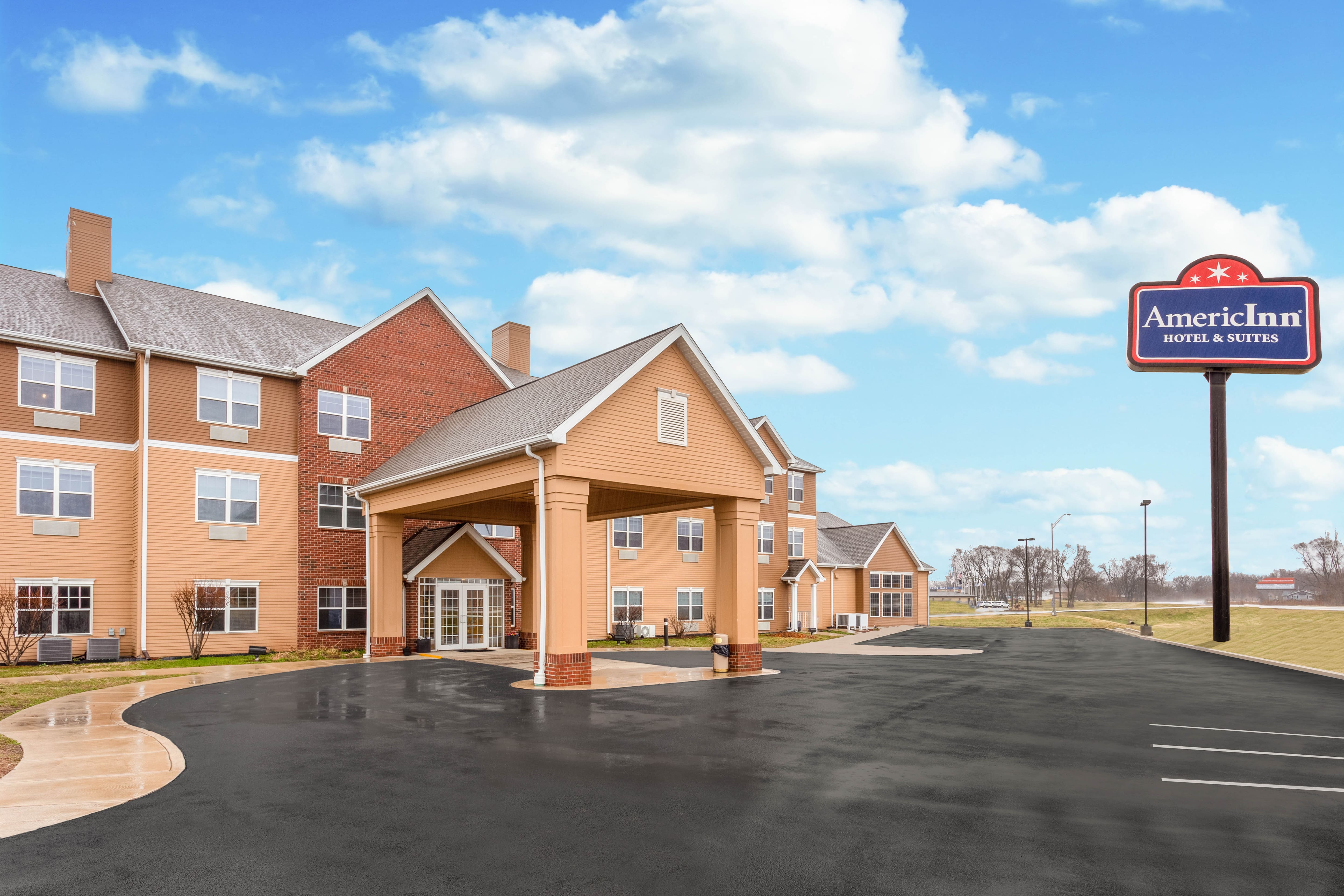 AmericInn by Wyndham Fulton Clinton | Fulton, IL Hotels