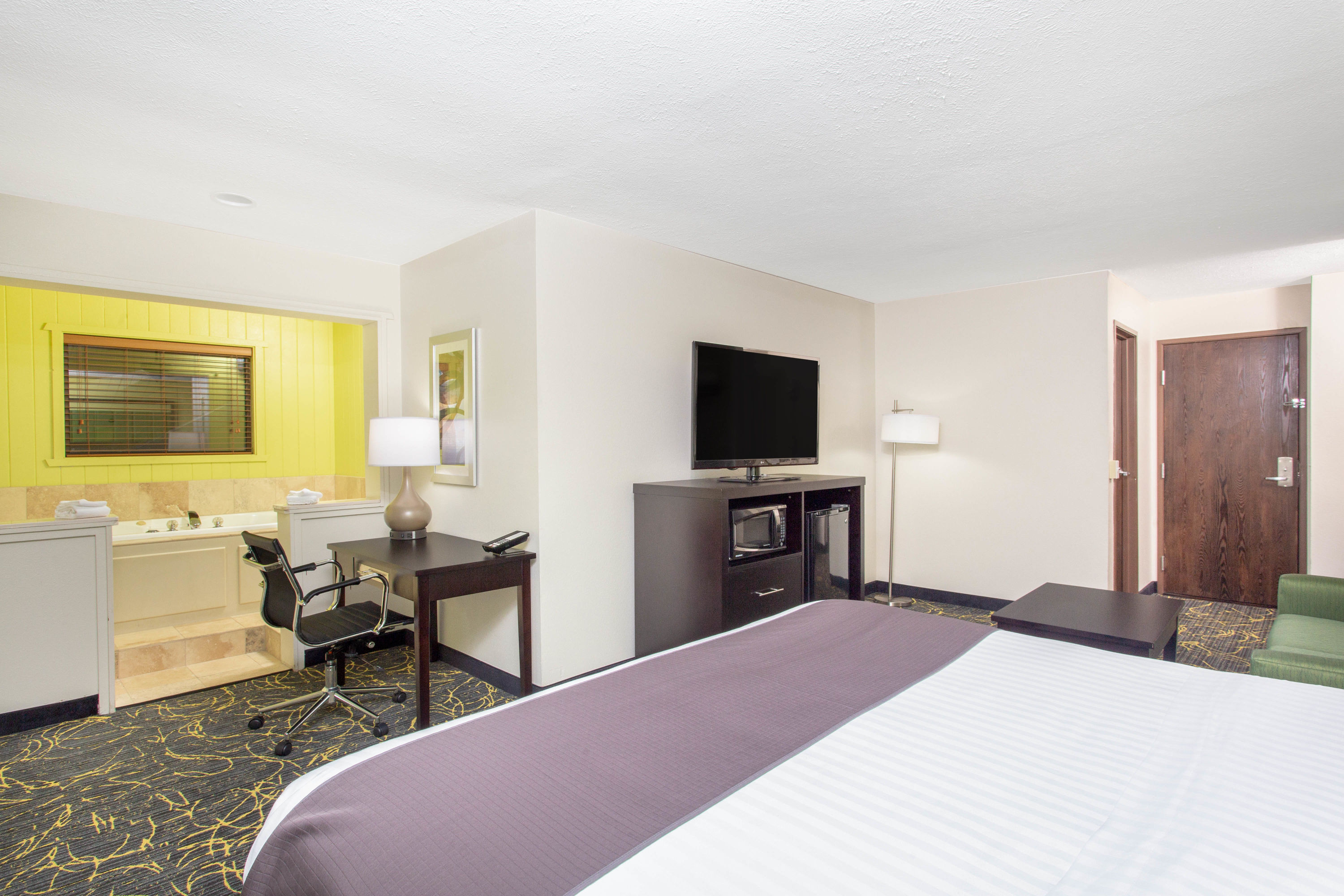AmericInn by Wyndham Delafield | Delafield, WI Hotels