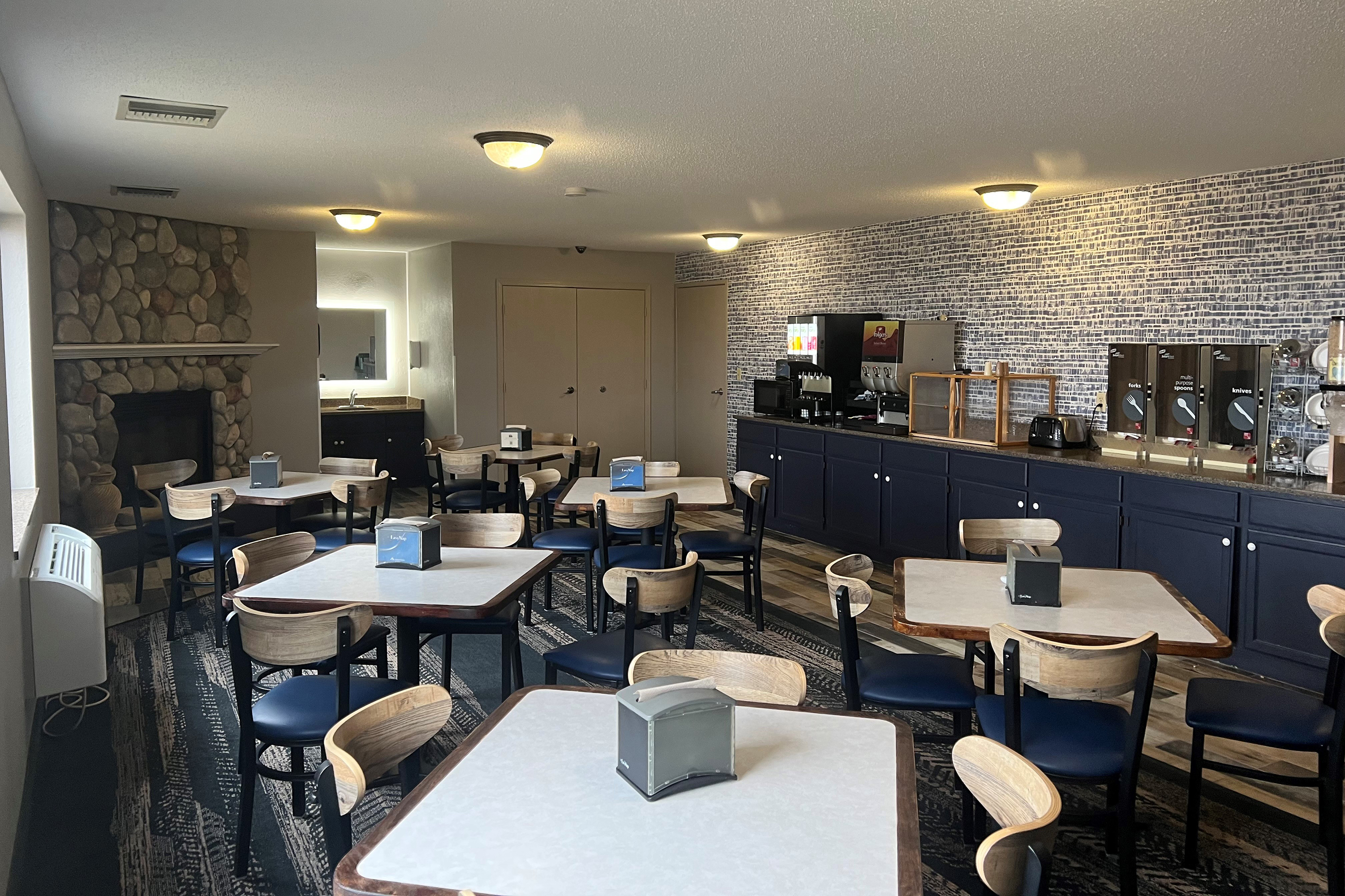 AmericInn by Wyndham Viroqua | Viroqua, WI Hotels