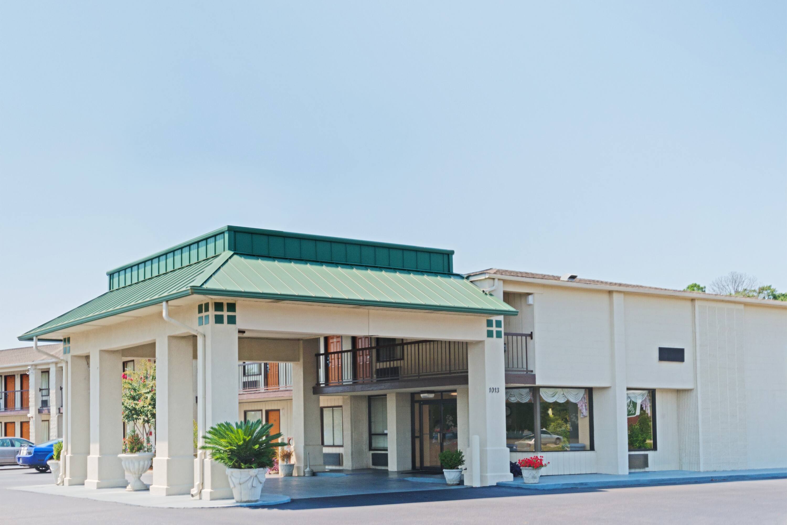 Baymont by Wyndham Troy | Troy, AL Hotels