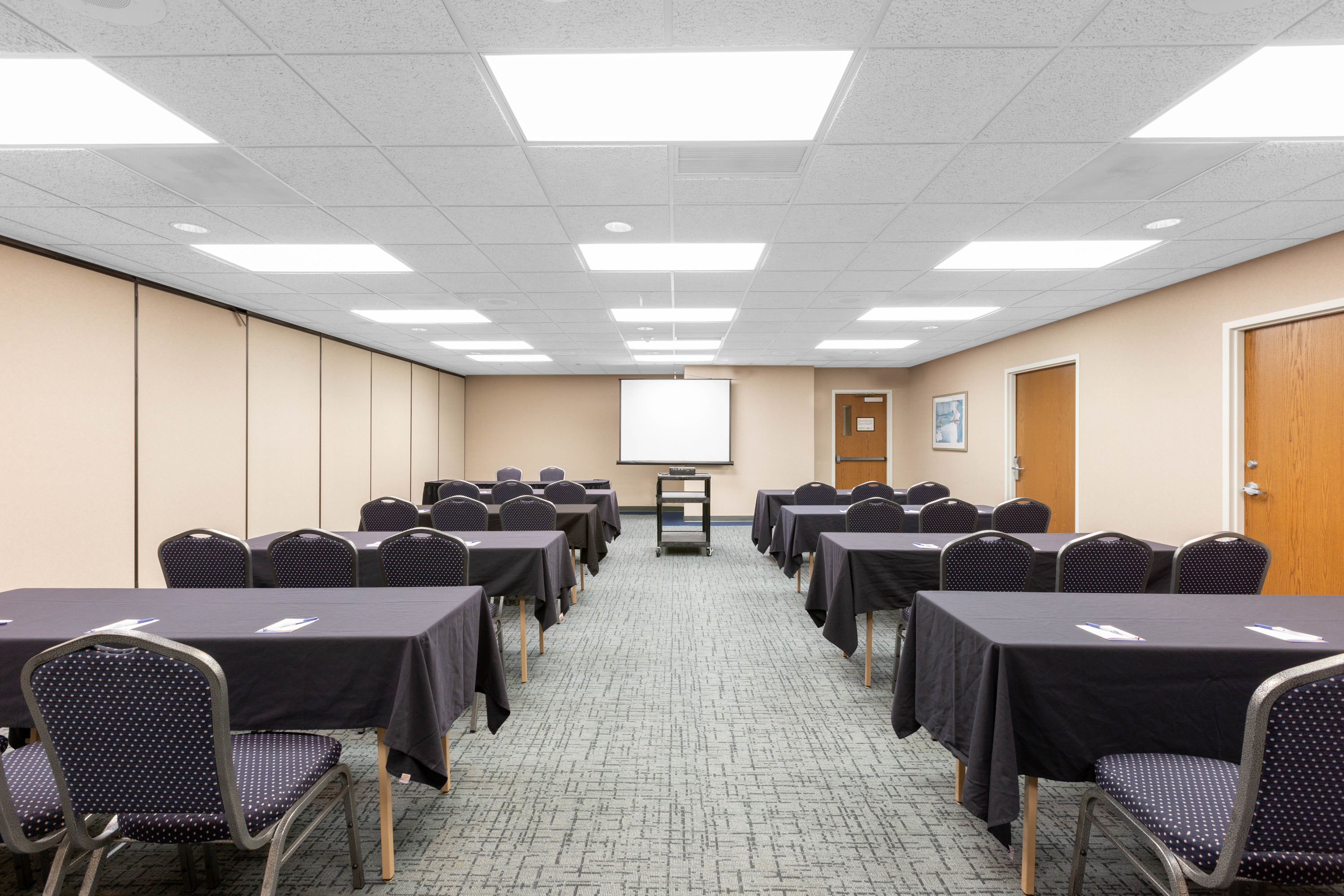 Baymont by Wyndham Des Moines Airport | Des Moines, IA Hotels