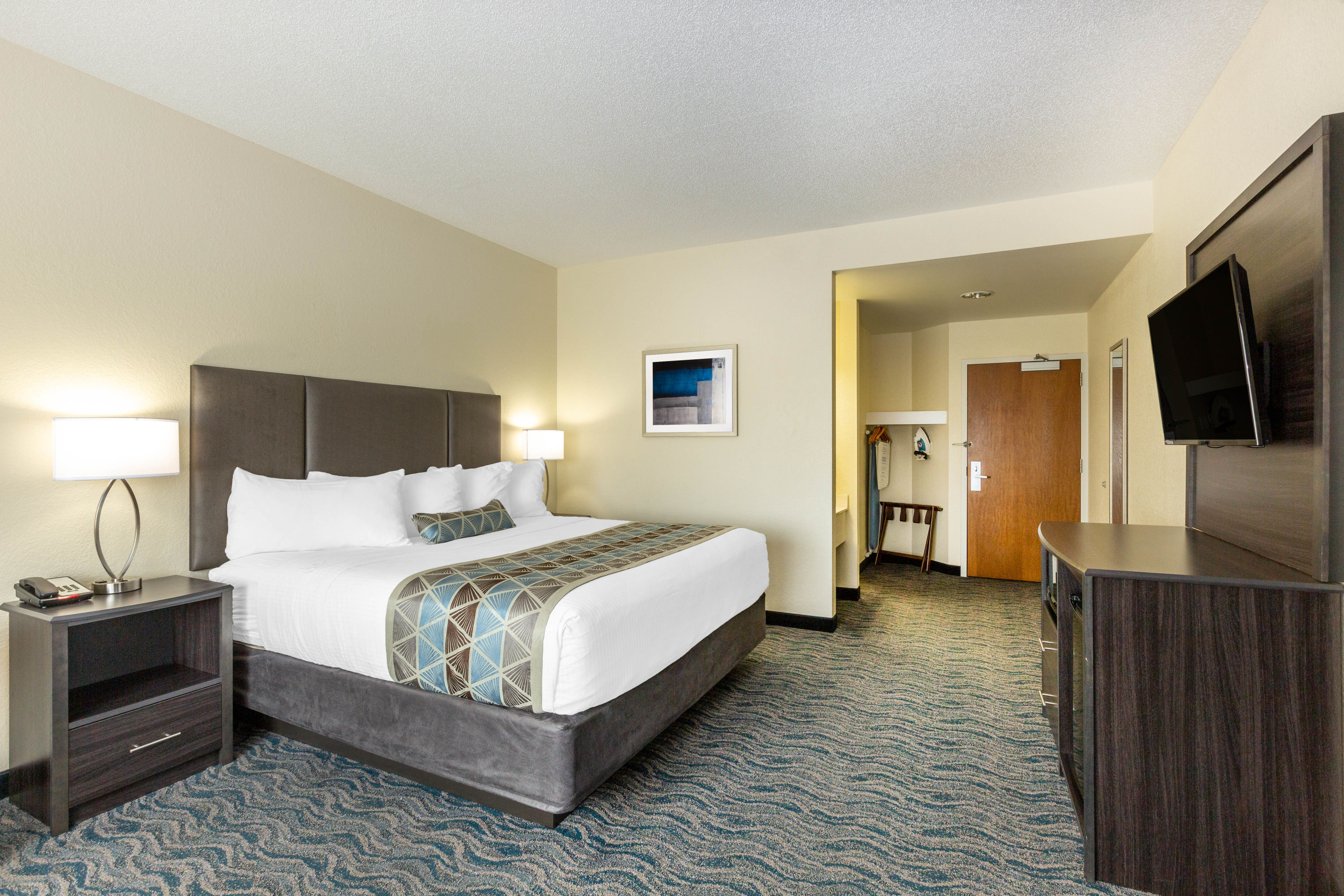 Baymont by Wyndham Des Moines Airport | Des Moines, IA Hotels