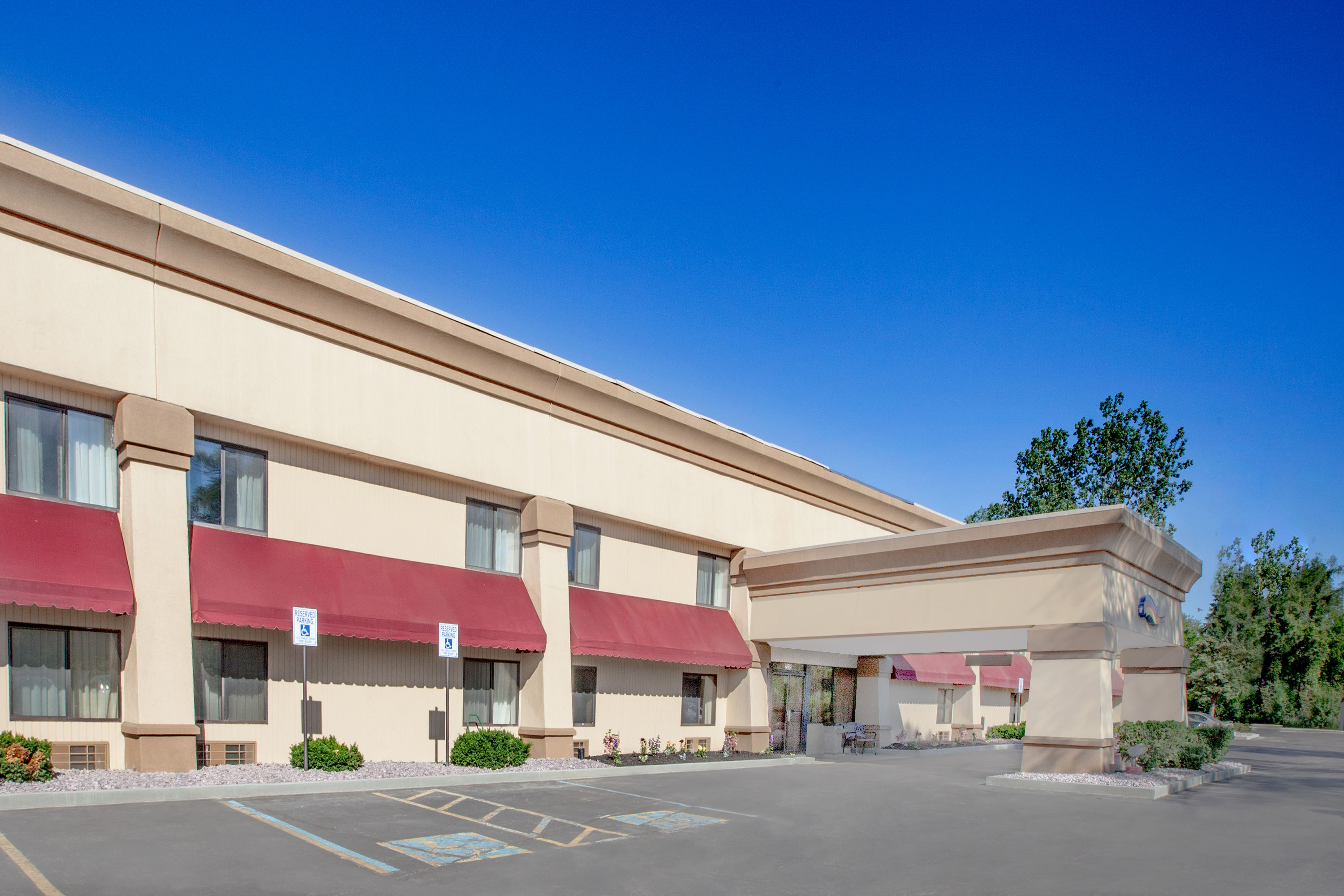 Baymont by Wyndham Jackson | Jackson, MI Hotels