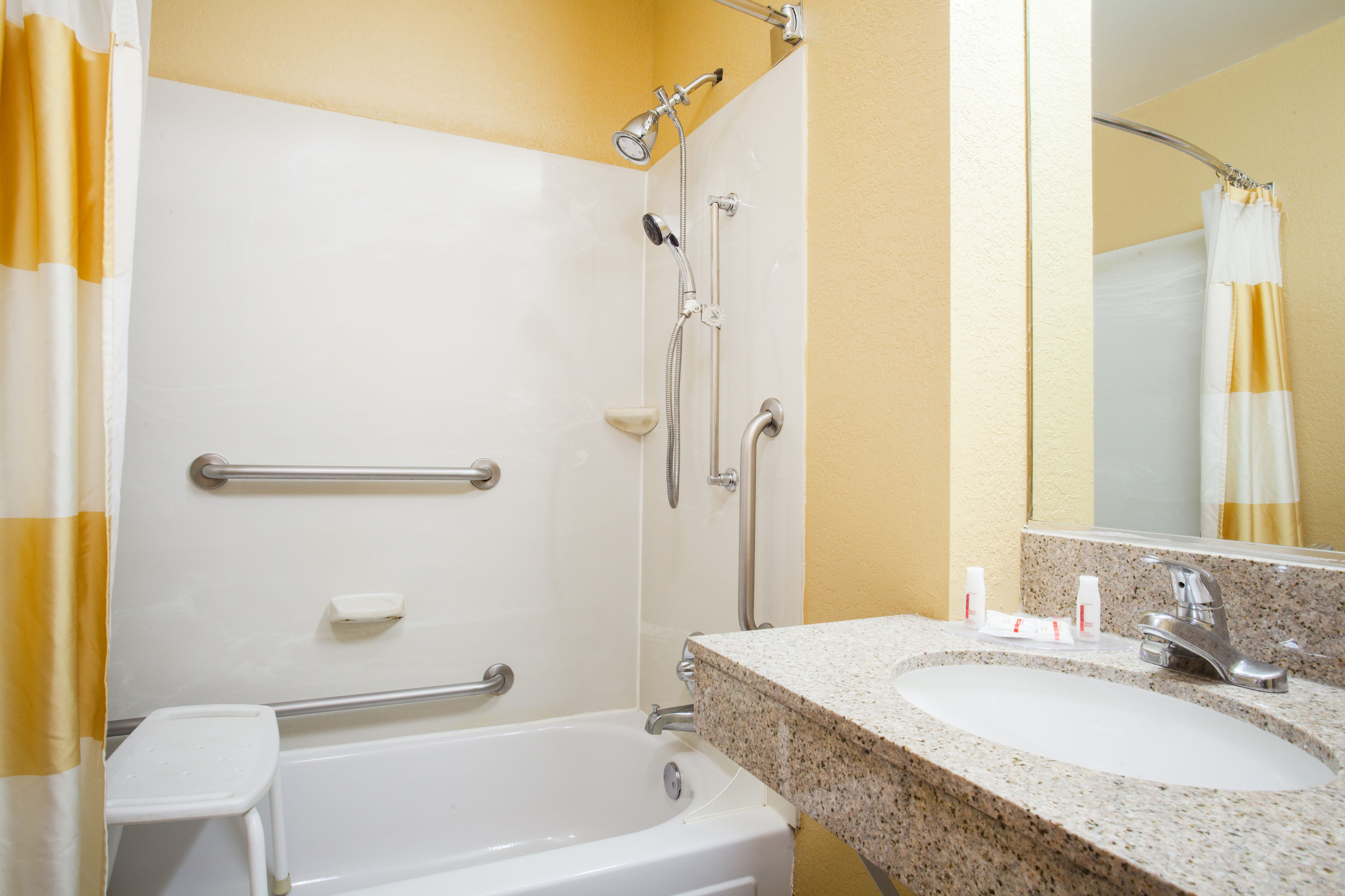 Baymont by Wyndham Madison Heights Detroit Area | Madison Heights, MI ...