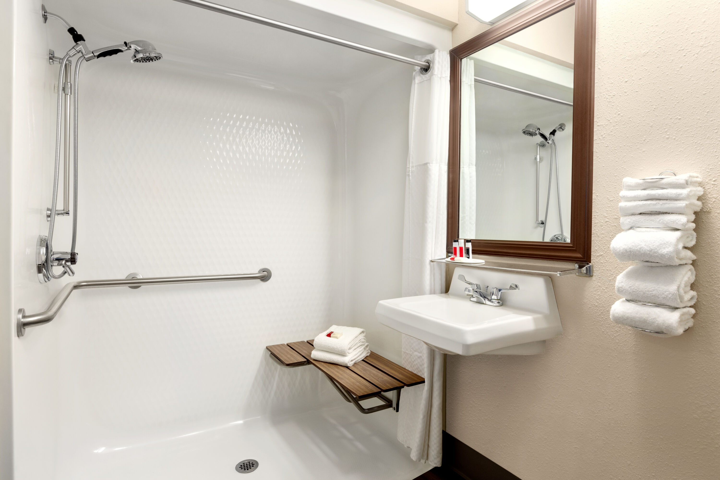 Baymont by Wyndham Monroe | Monroe, MI Hotels