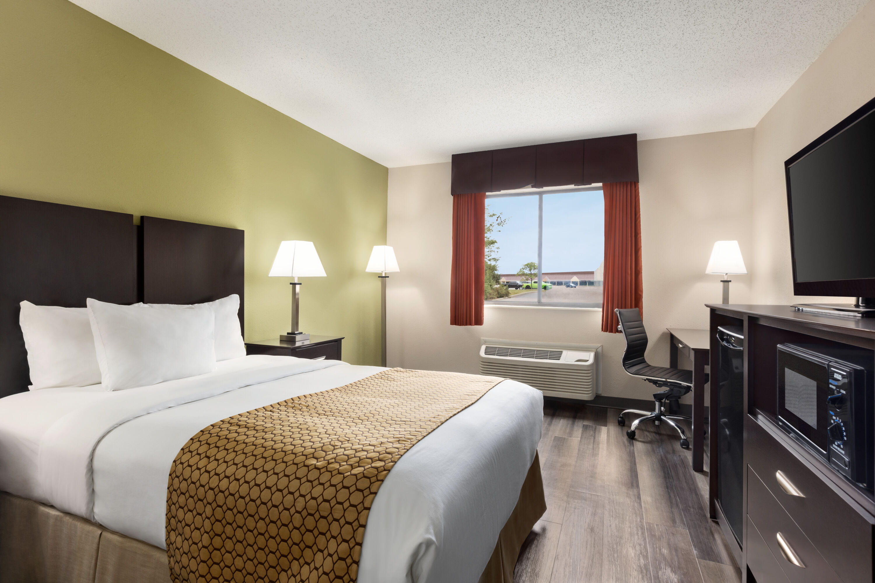 Baymont by Wyndham Monroe | Monroe, MI Hotels