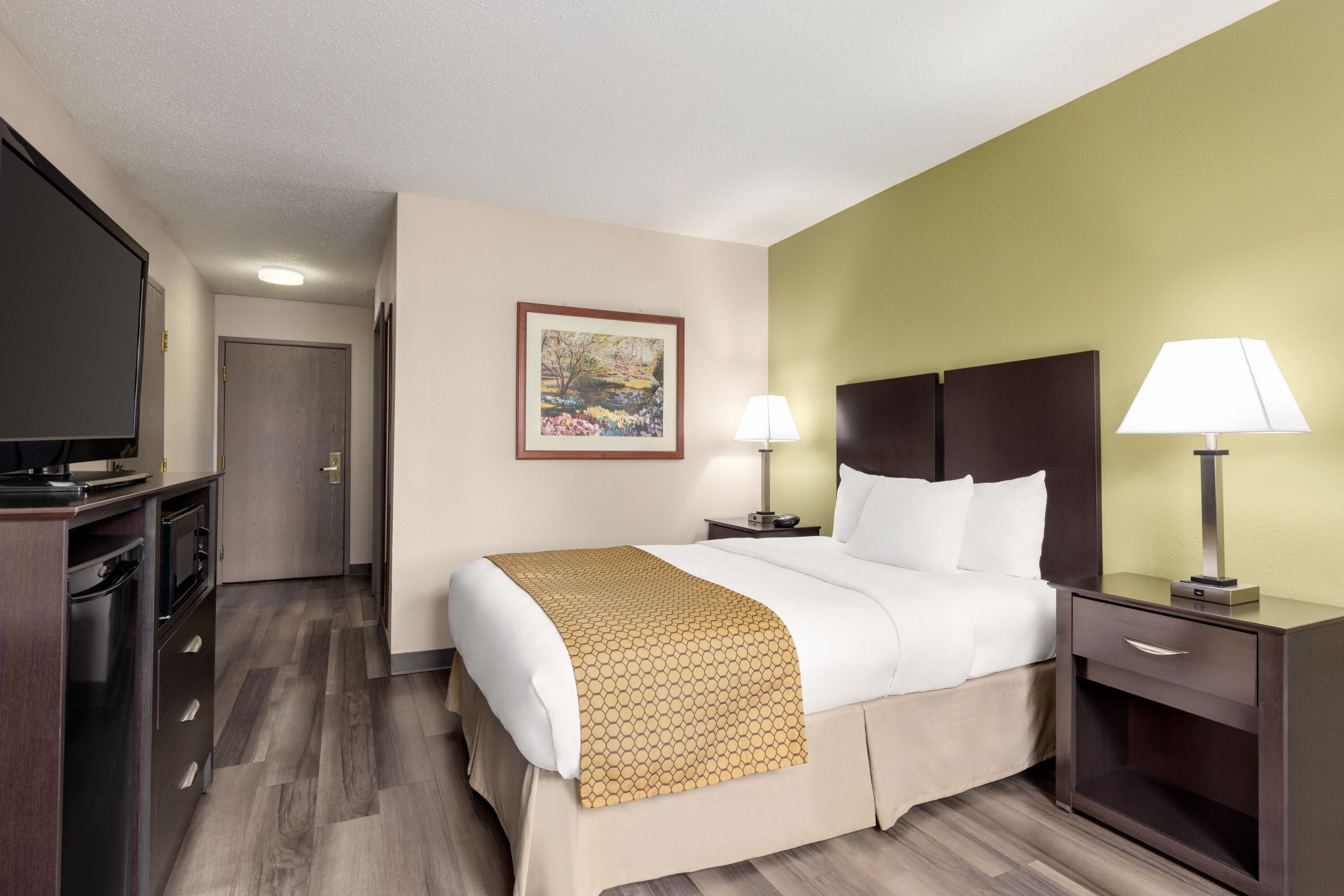 Baymont by Wyndham Monroe | Monroe, MI Hotels