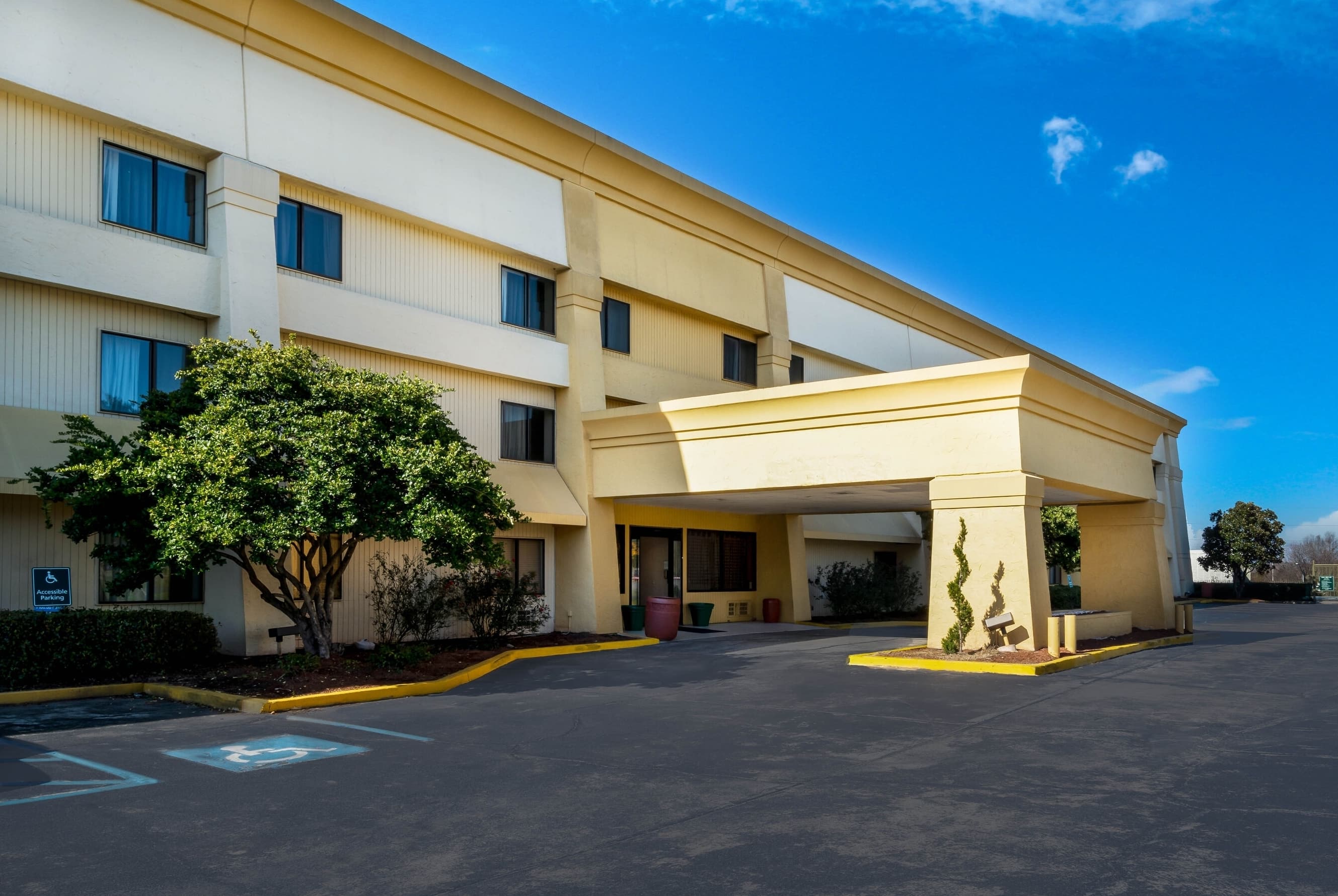 Baymont by Wyndham Meridian | Meridian, MS Hotels