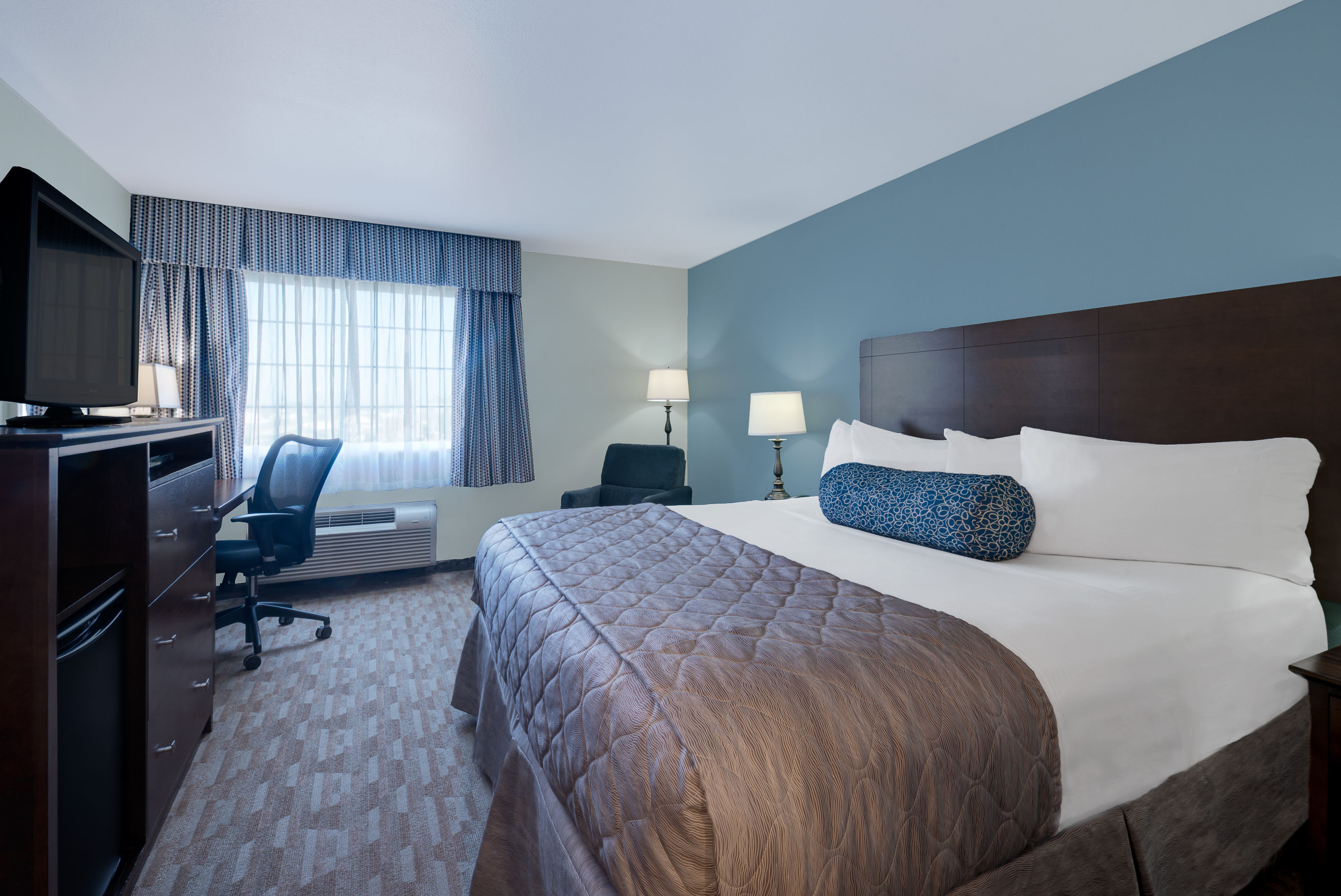 Baymont by Wyndham Minot | Minot, ND Hotels