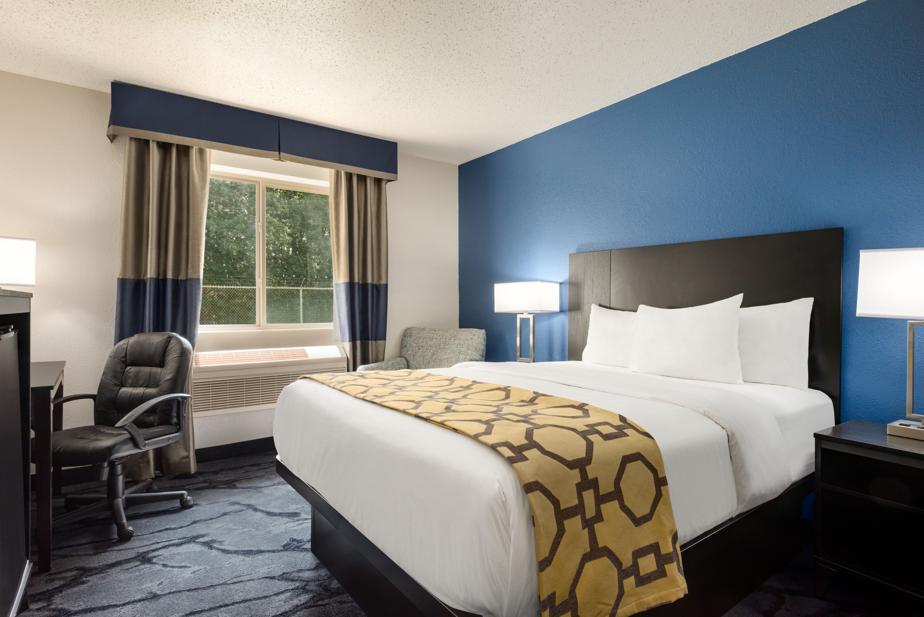Baymont Inn & Suites by Wyndham Swanton/Toledo Airport | Swanton, OH Hotels