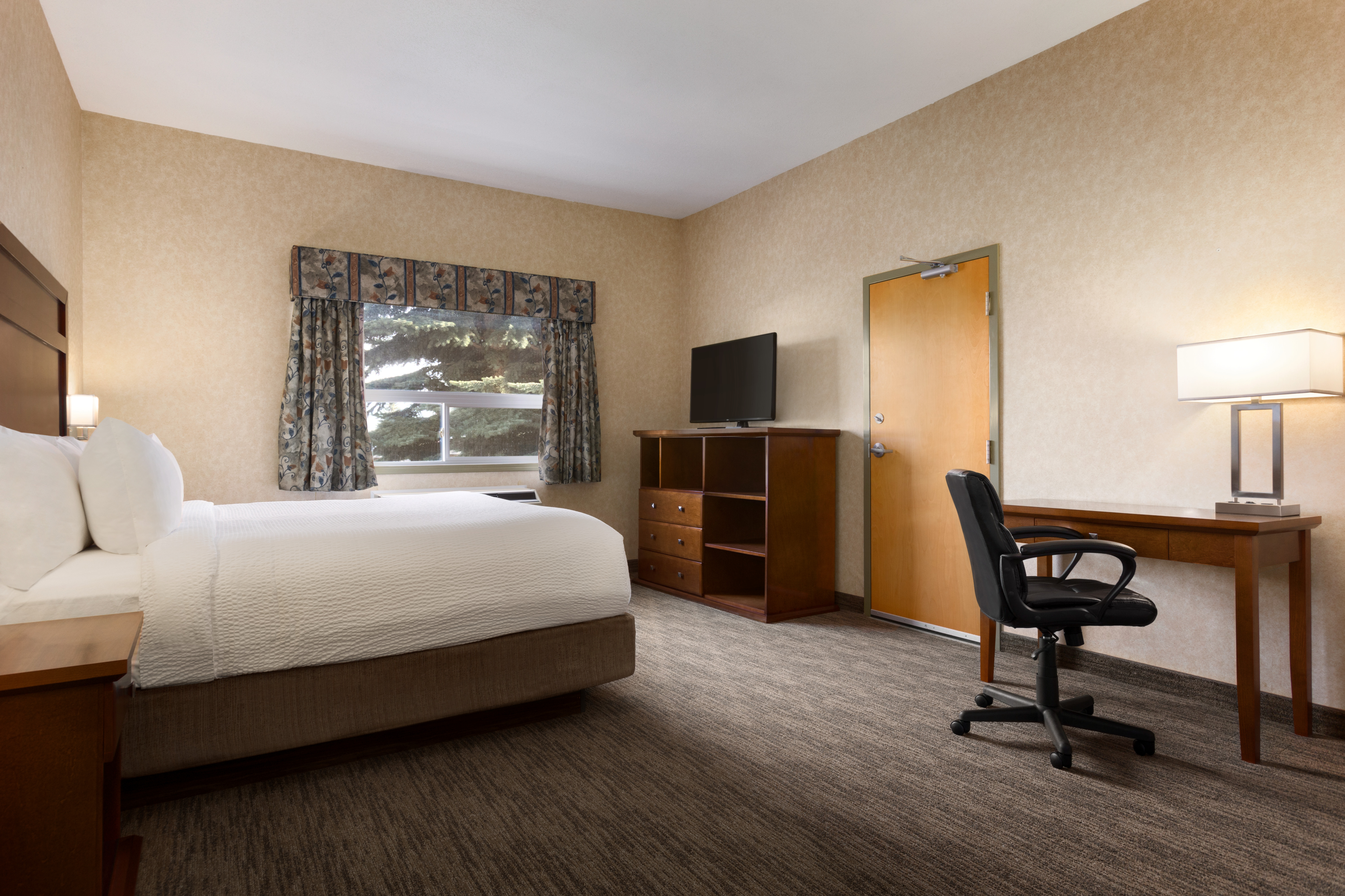 Days Inn & Suites by Wyndham Brooks | Brooks, AB Hotels