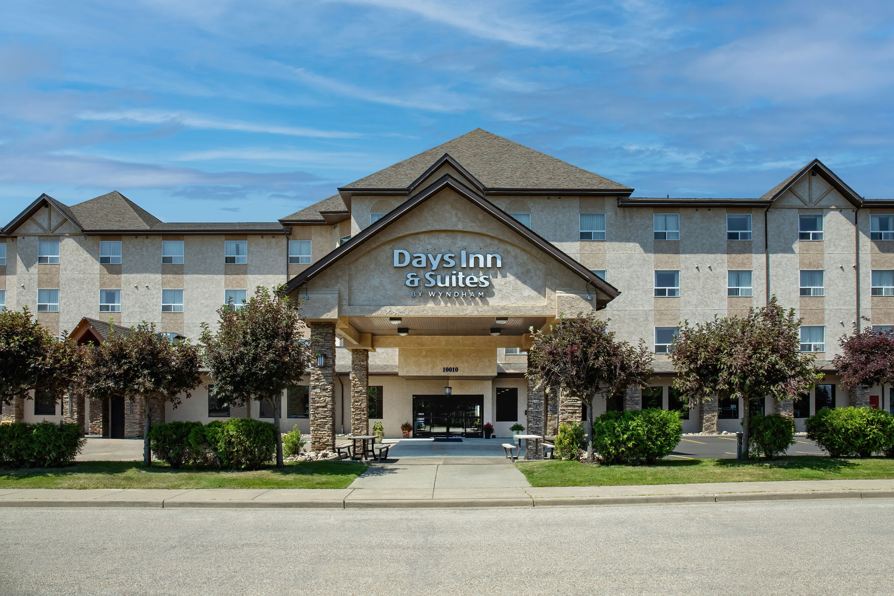 Days Inn & Suites by Wyndham West Edmonton | Edmonton, AB Hotels