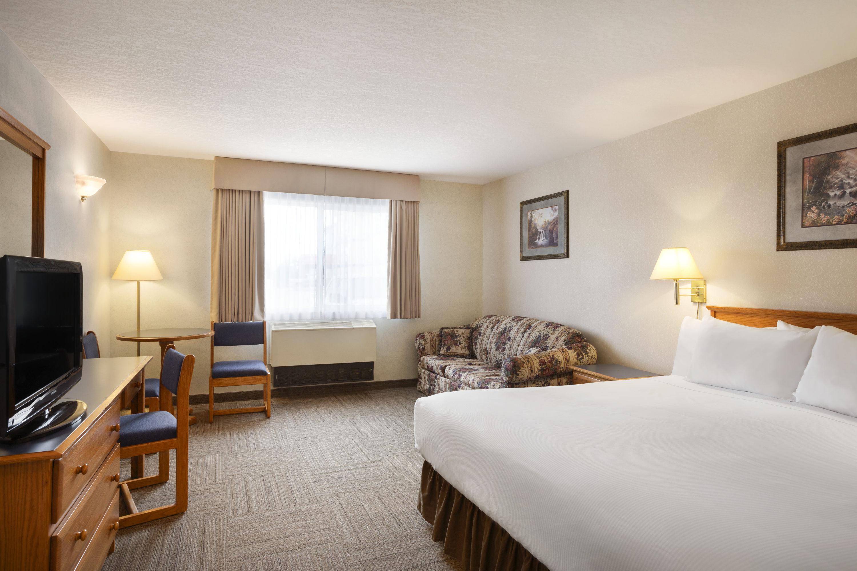Days Inn by Wyndham Hinton | Hinton, AB Hotels