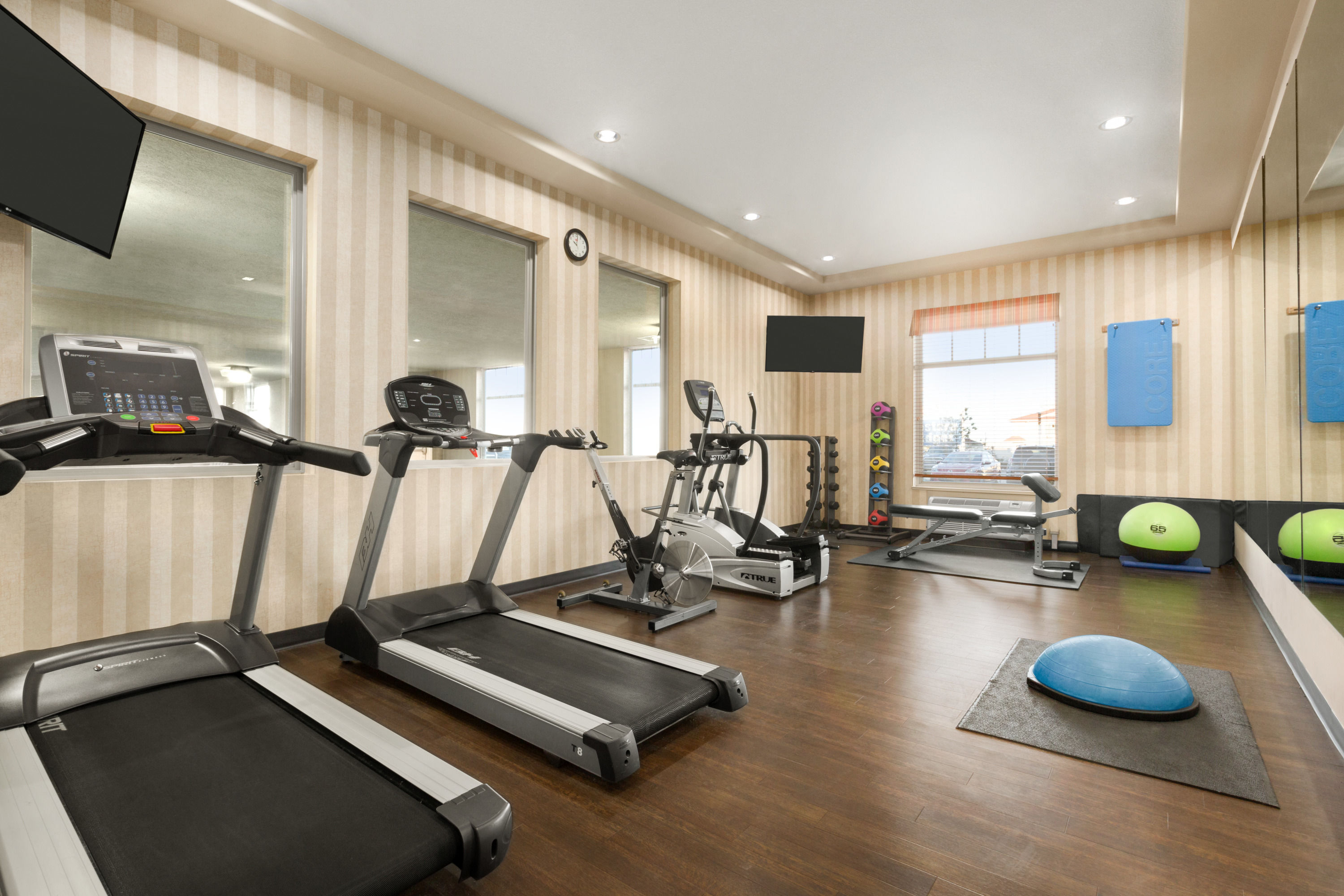 Days Inn & Suites by Wyndham Edmonton Airport | Leduc, AB Hotels