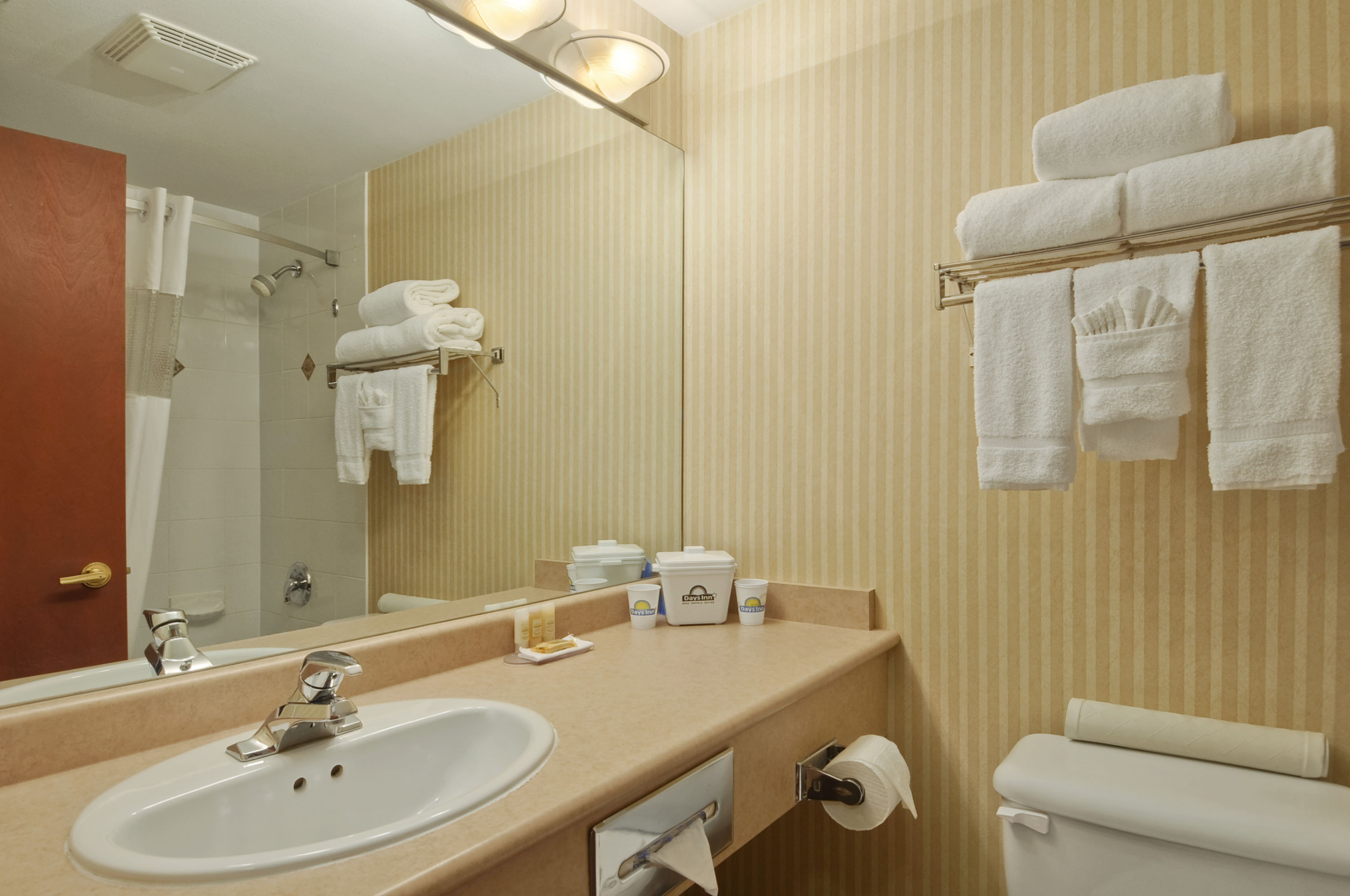 Days Inn by Wyndham Vancouver Airport | Richmond, BC Hotels