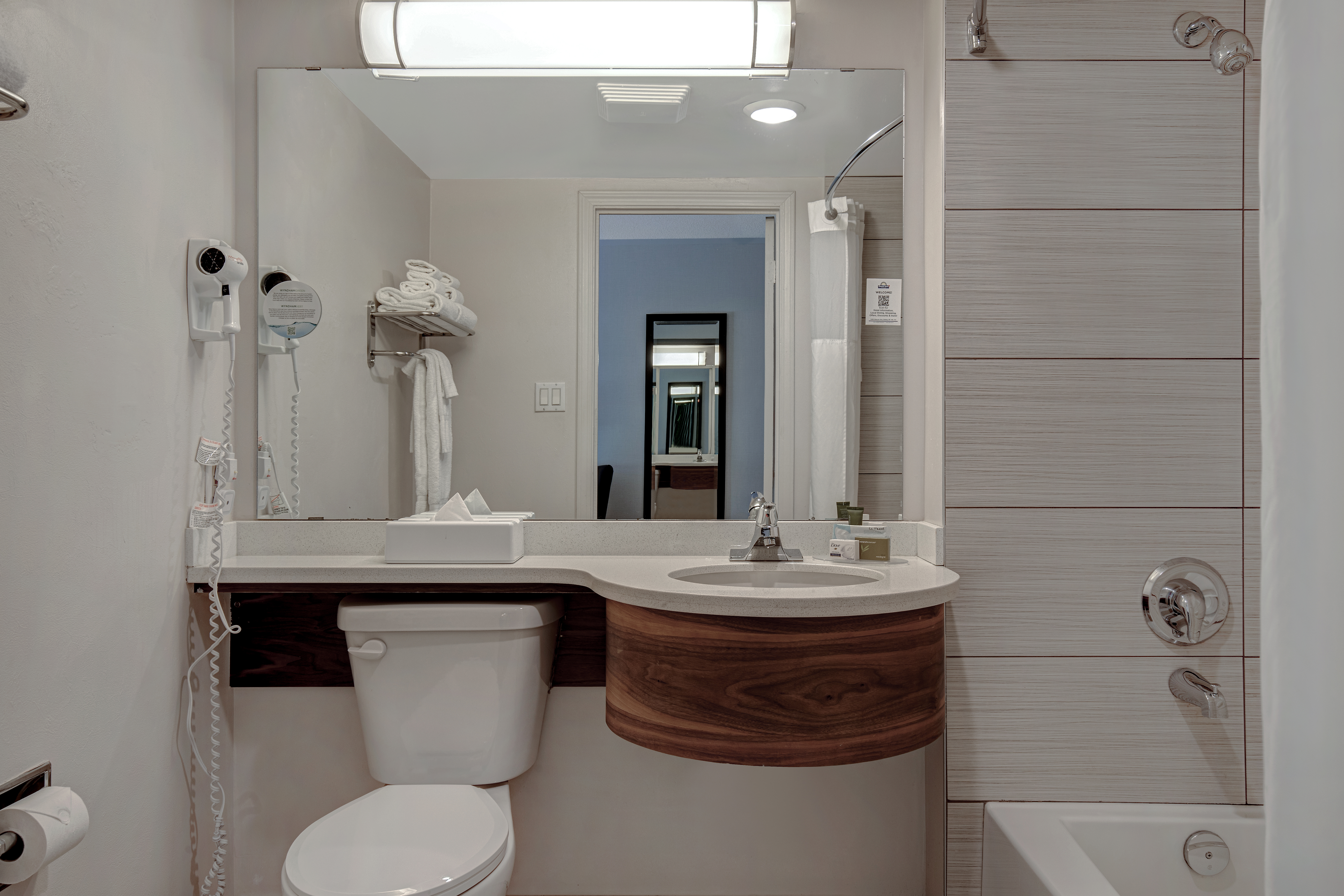 Days Inn by Wyndham Victoria Airport Sidney | Sidney, BC Hotels