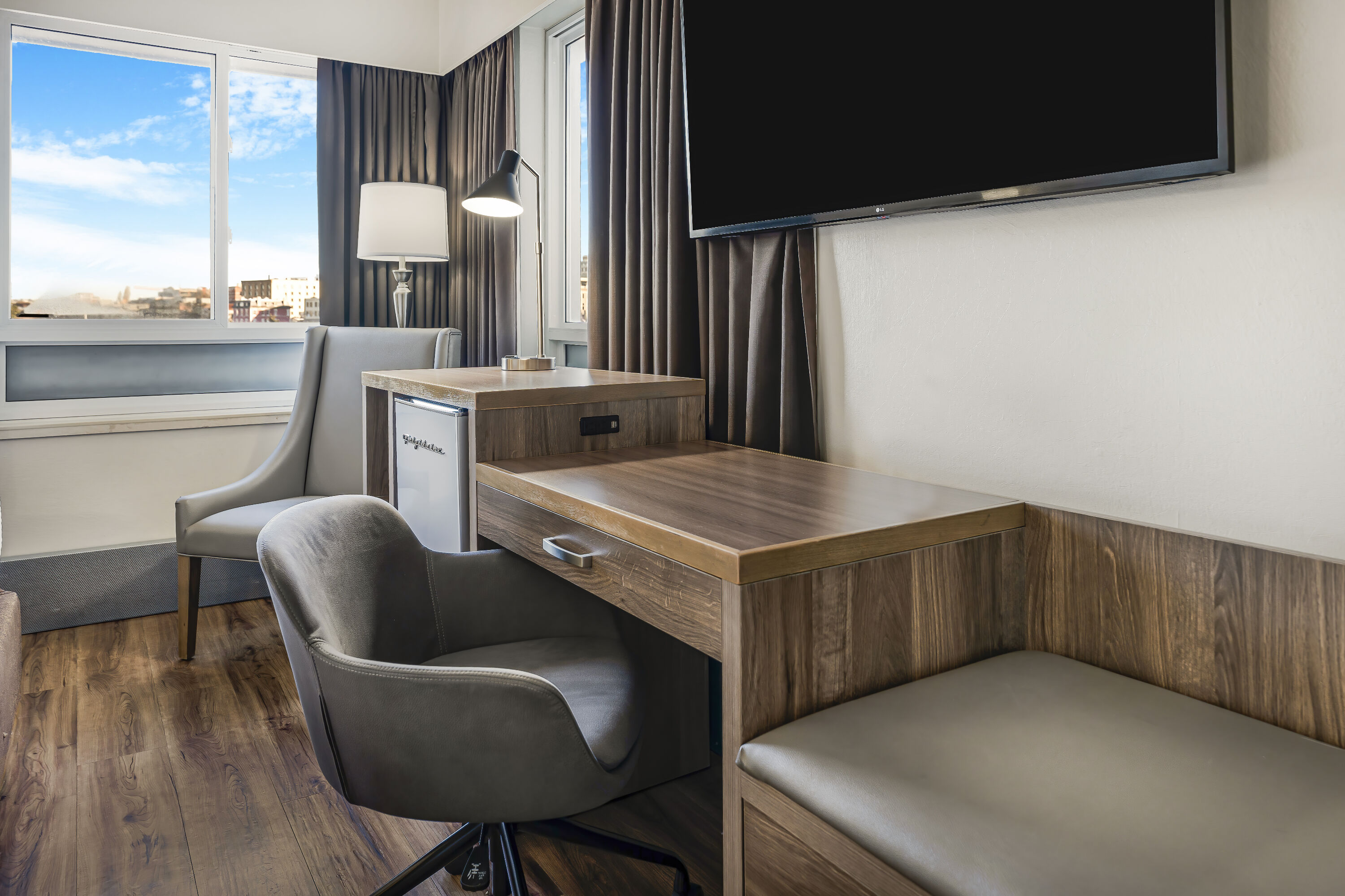 Days Inn by Wyndham Victoria On The Harbour | Victoria, BC Hotels