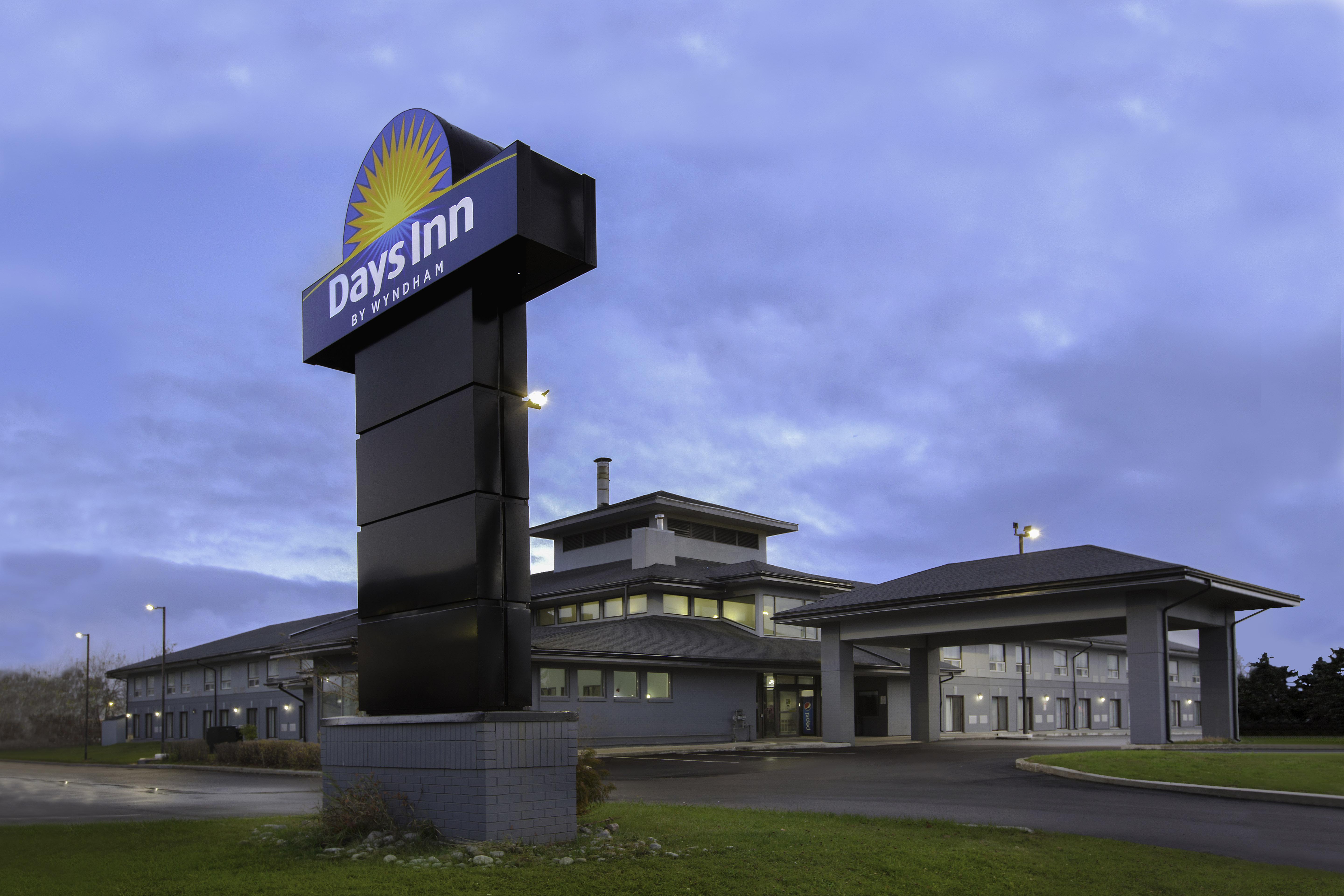 Days Inn by Wyndham Barrie | Barrie, ON Hotels