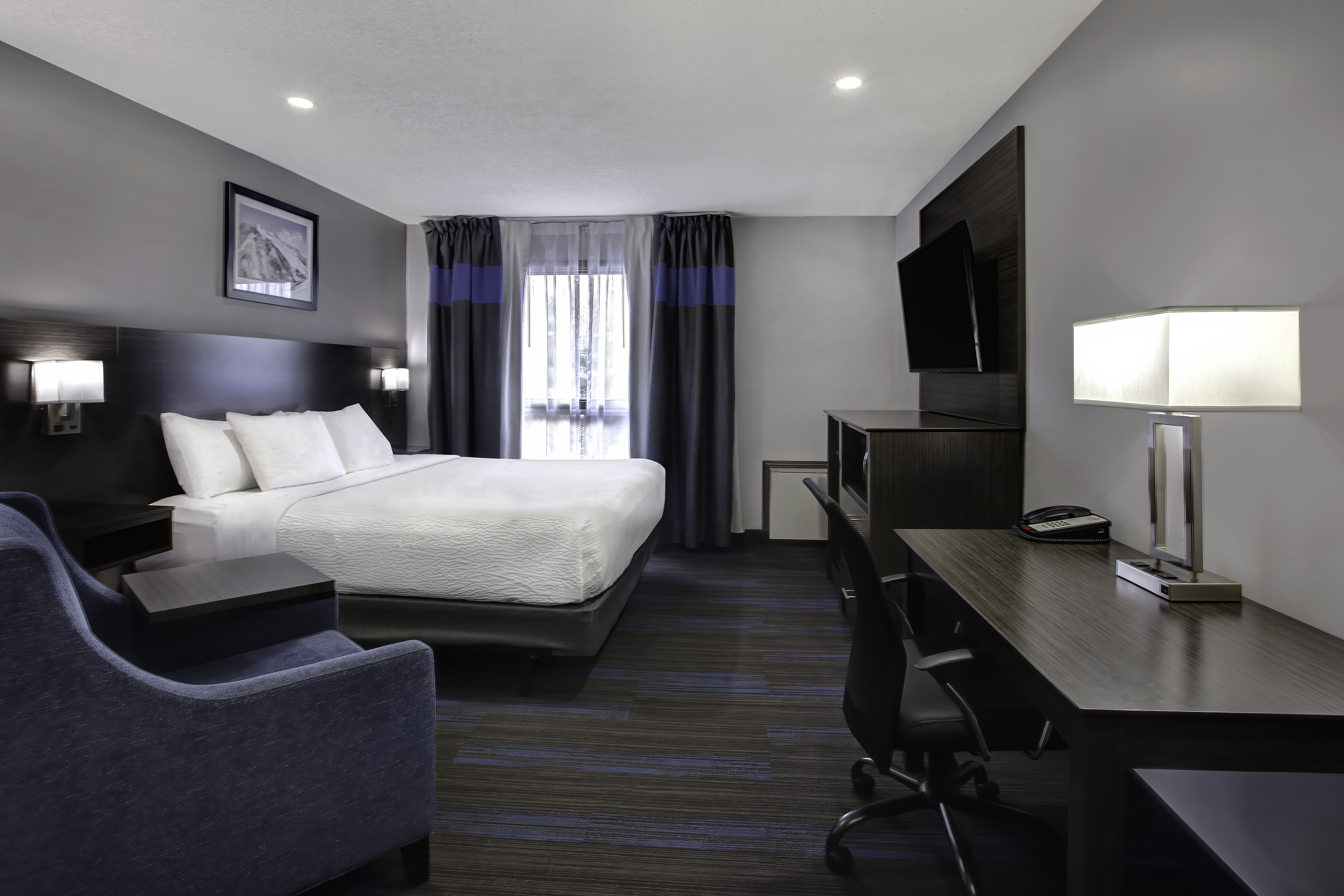 Days Inn by Wyndham Barrie | Barrie, ON Hotels