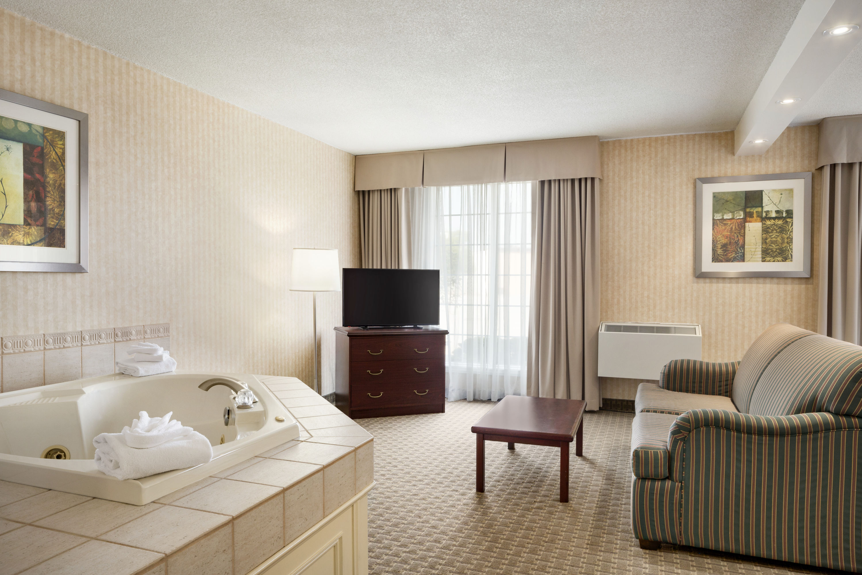 Days Inn by Wyndham Brantford | Brantford, ON Hotels
