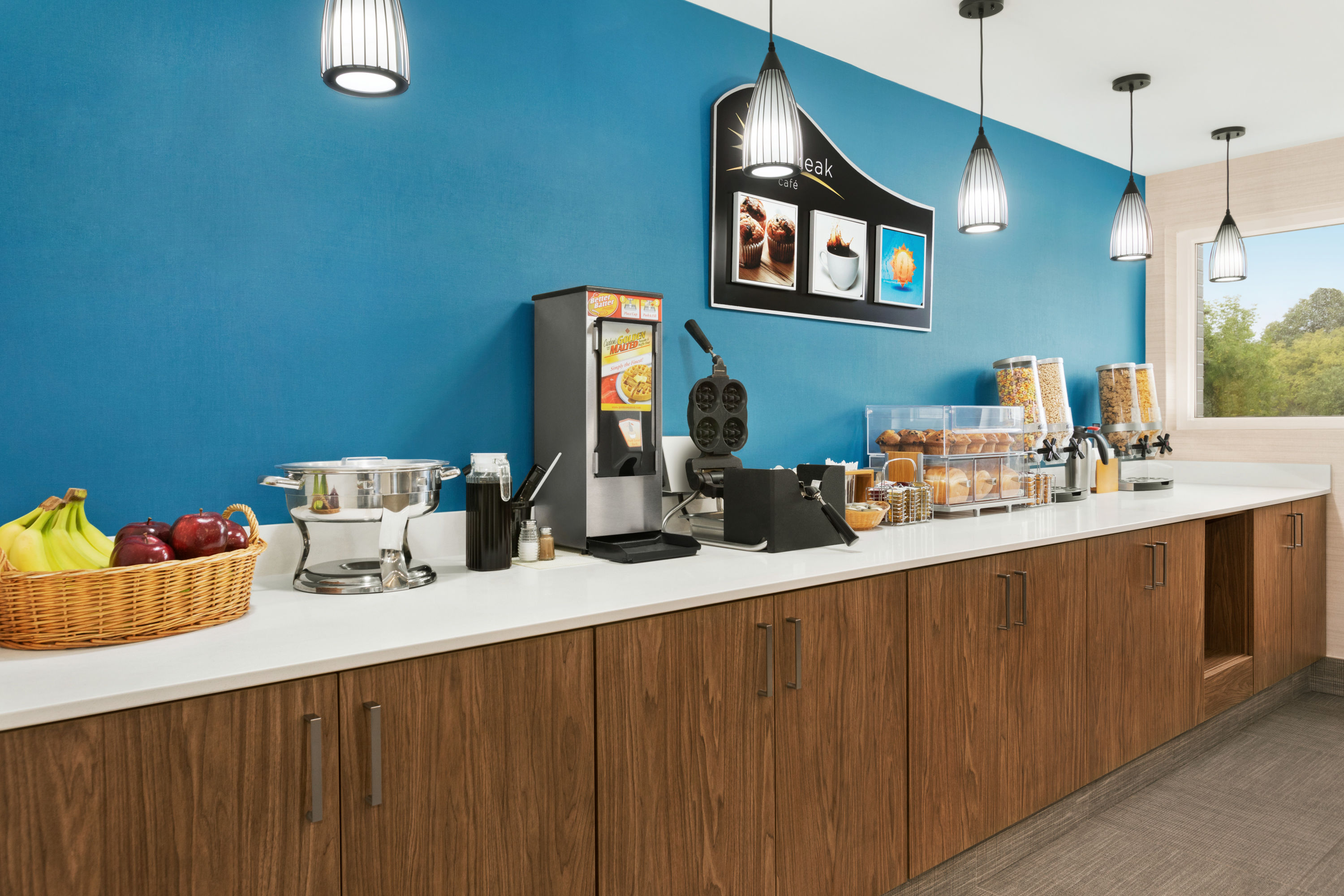 Days Inn by Wyndham Kingston | Kingston, ON Hotels