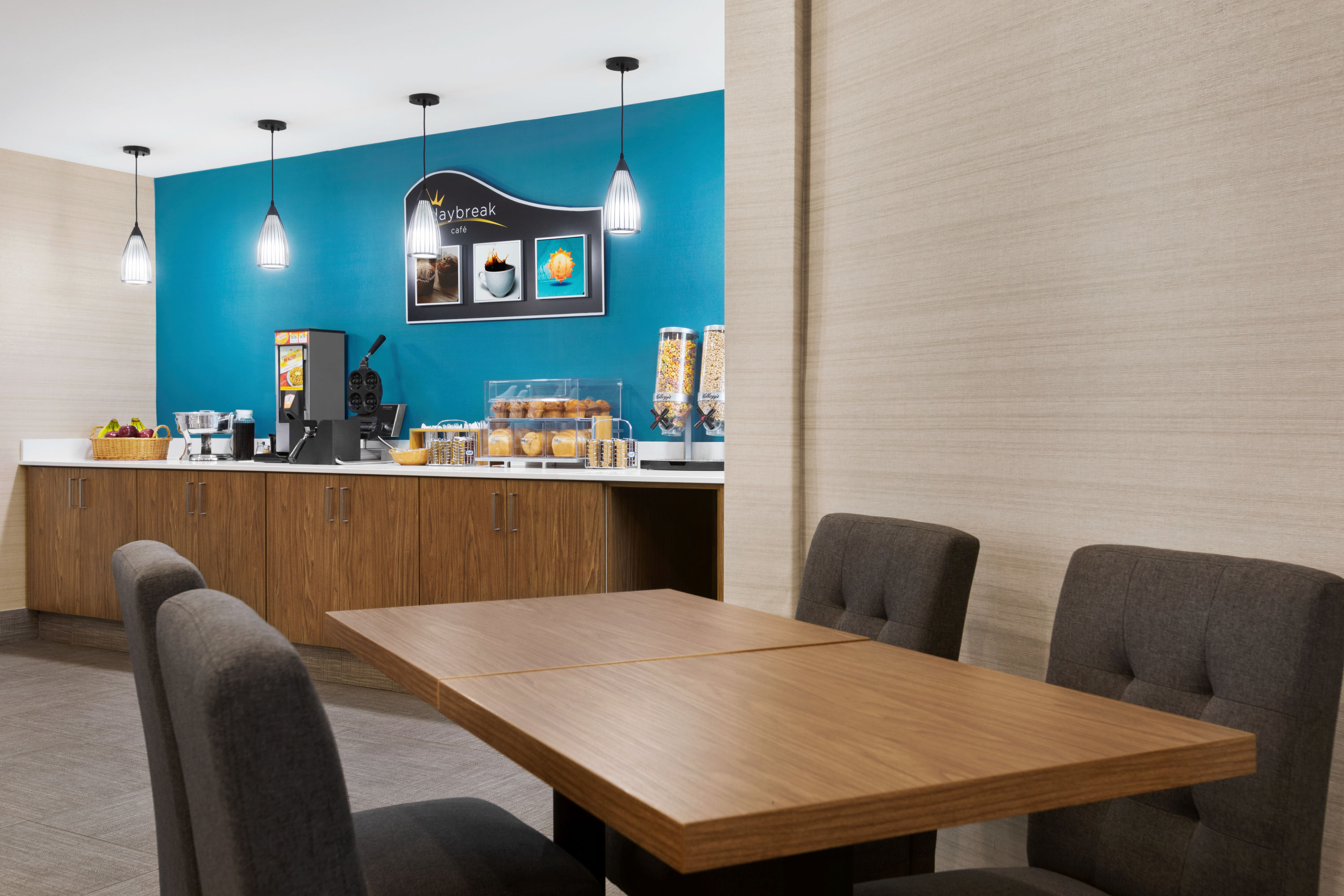 Days Inn by Wyndham Kingston | Kingston, ON Hotels