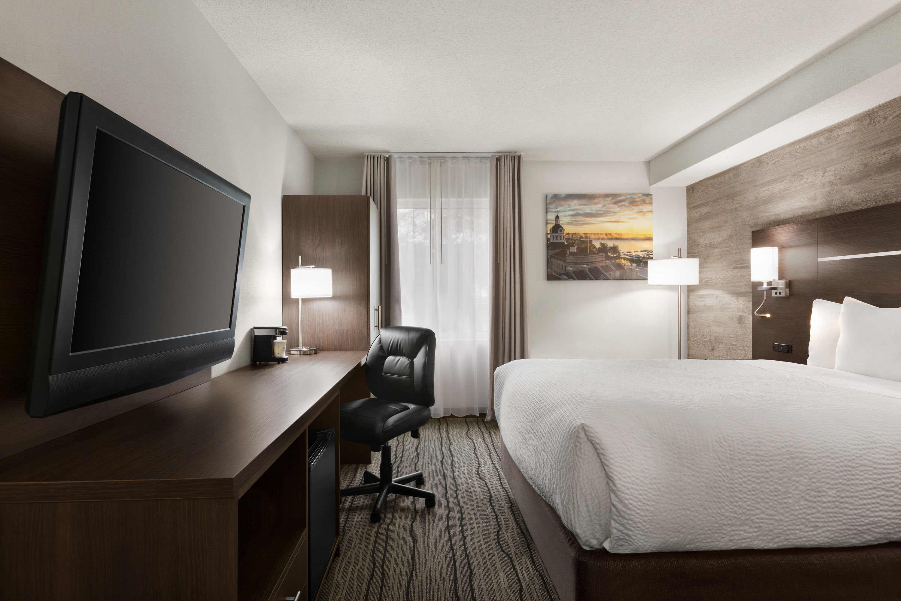Days Inn by Wyndham Kingston | Kingston, ON Hotels