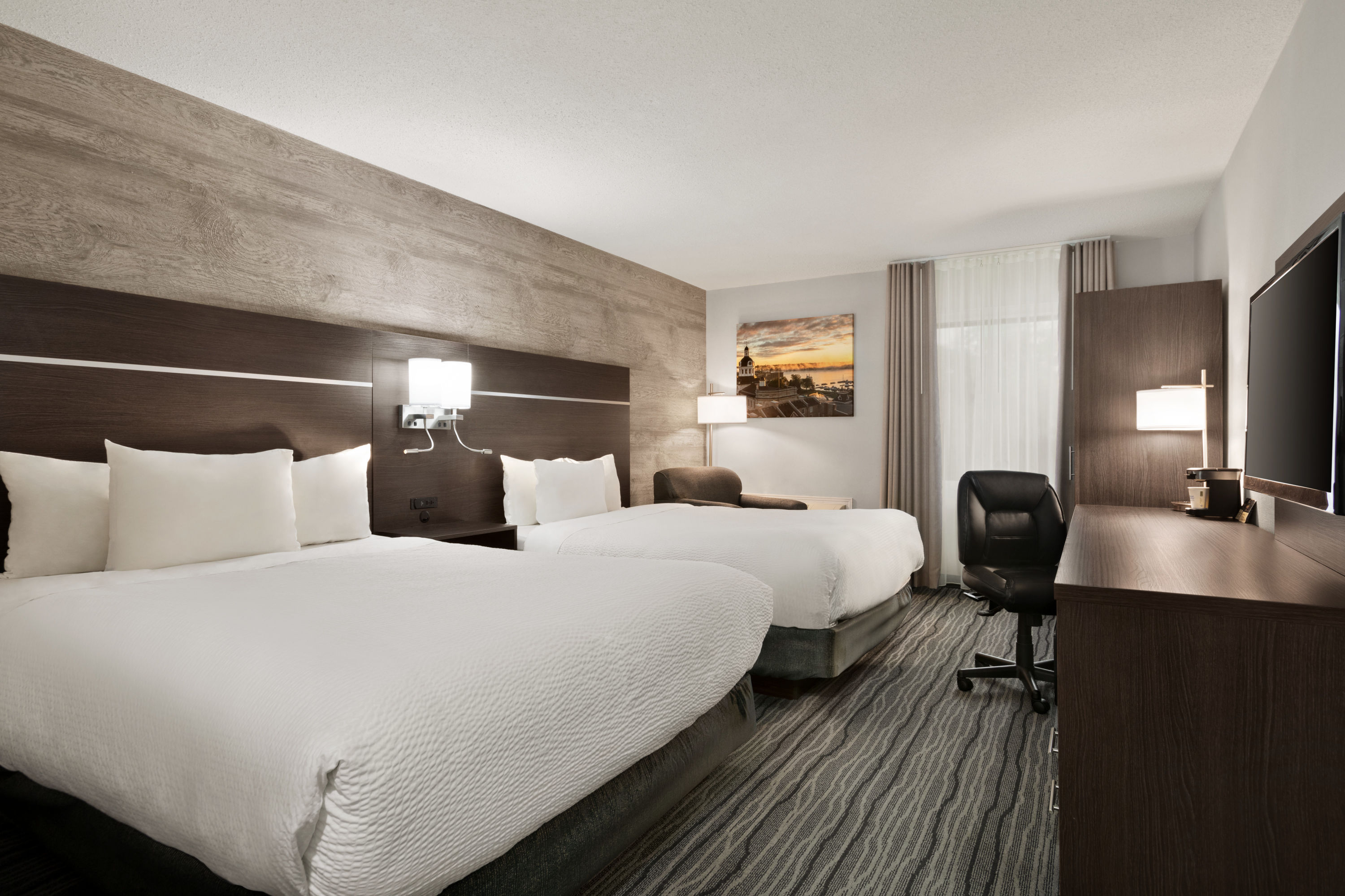Days Inn by Wyndham Kingston | Kingston, ON Hotels