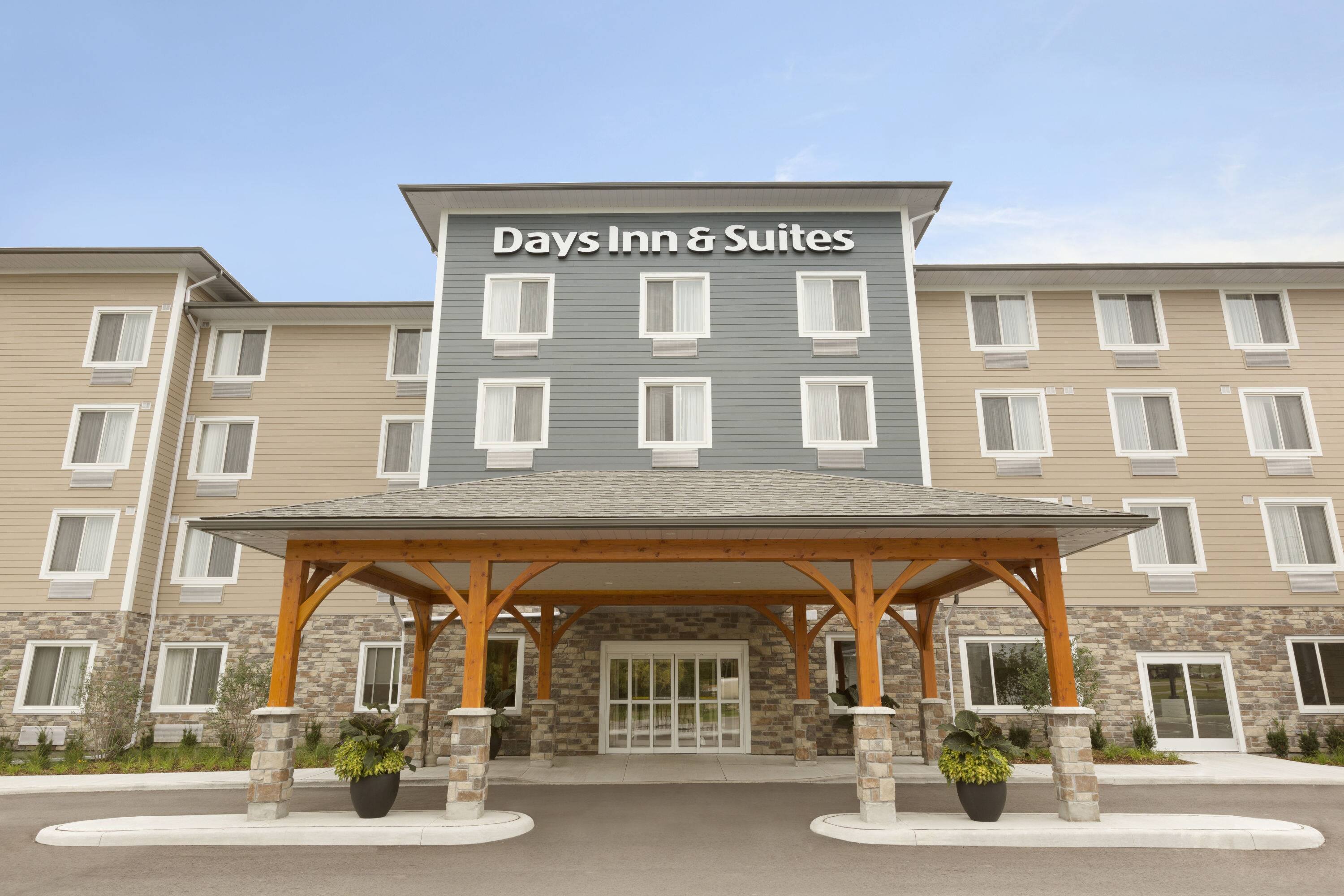 Days Inn & Suites by Wyndham Lindsay | Lindsay, ON Hotels