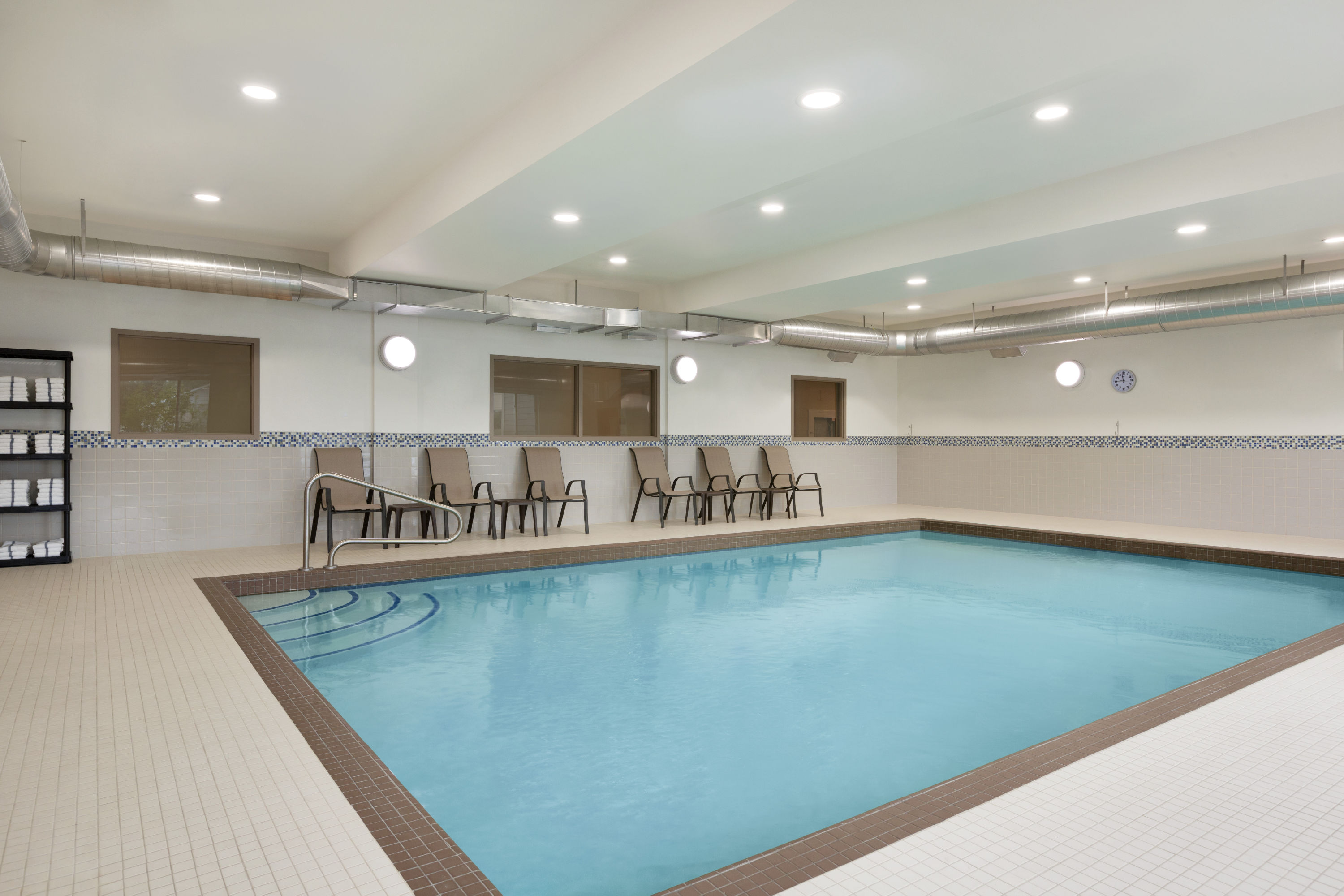 Days Inn & Suites by Wyndham Lindsay | Lindsay, ON Hotels