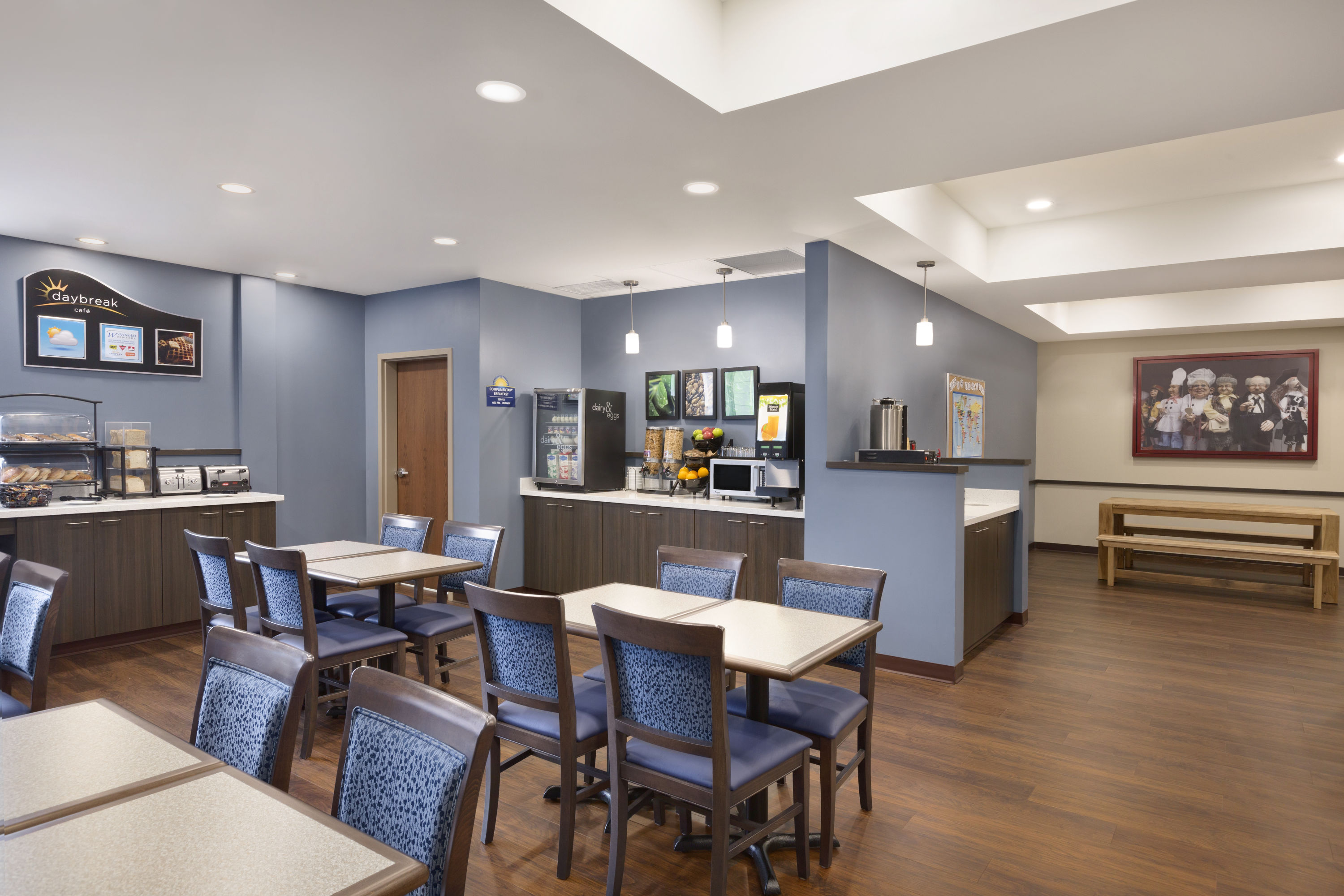 Days Inn & Suites by Wyndham Lindsay | Lindsay, ON Hotels