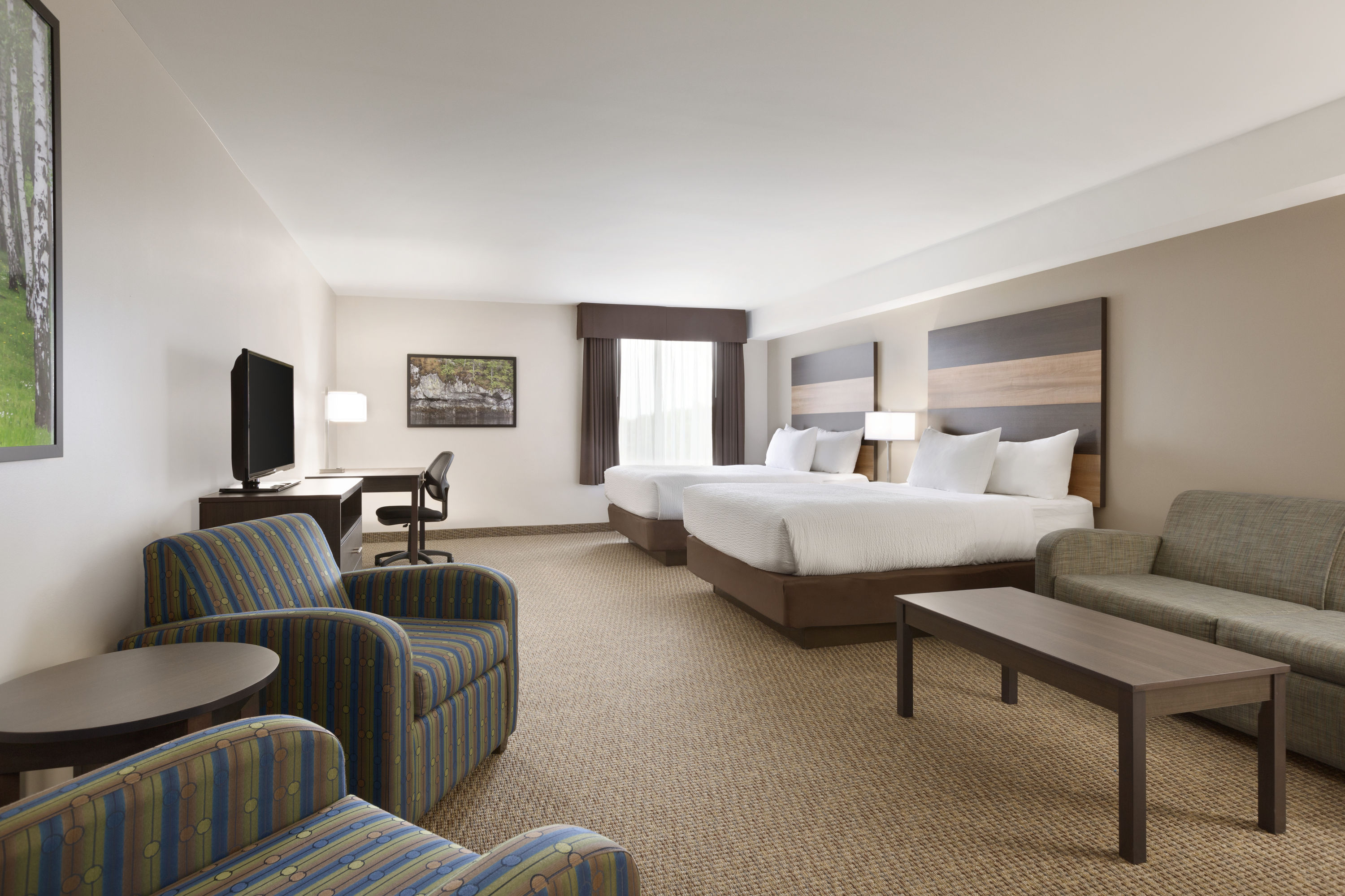 Days Inn & Suites by Wyndham Lindsay | Lindsay, ON Hotels