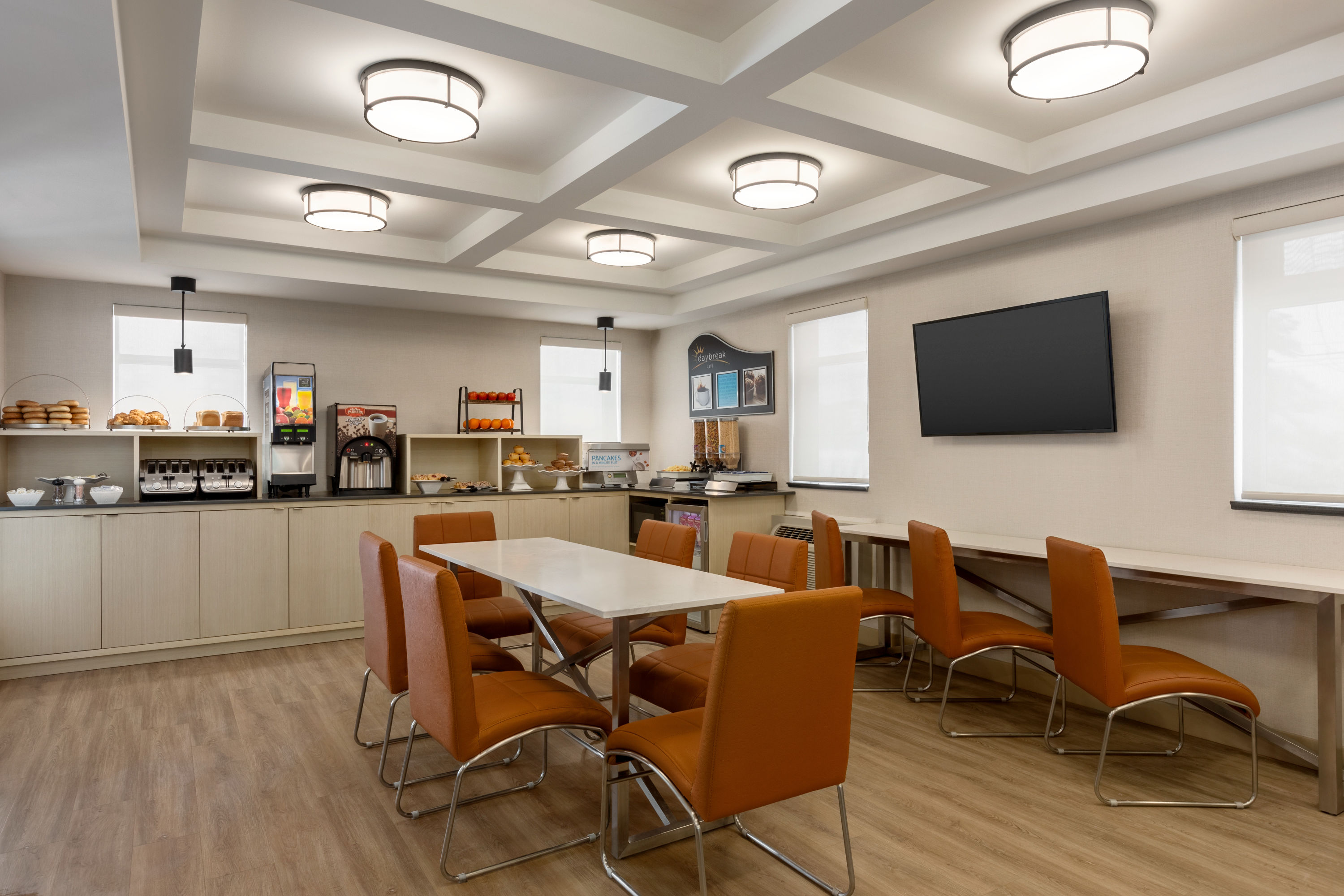 Days Inn by Wyndham Toronto West Mississauga | Mississauga, ON Hotels