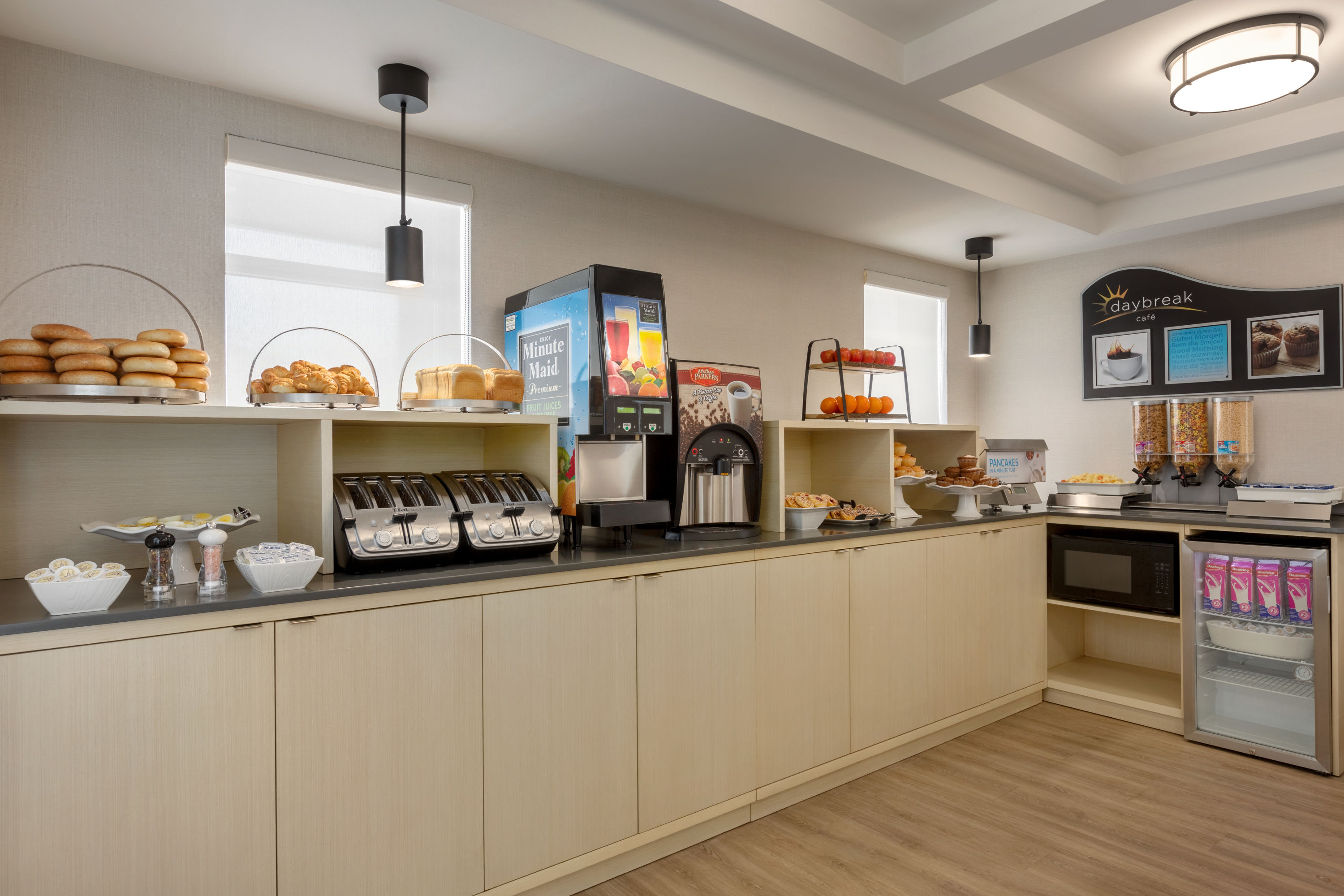 Days Inn by Wyndham Toronto West Mississauga | Mississauga, ON Hotels