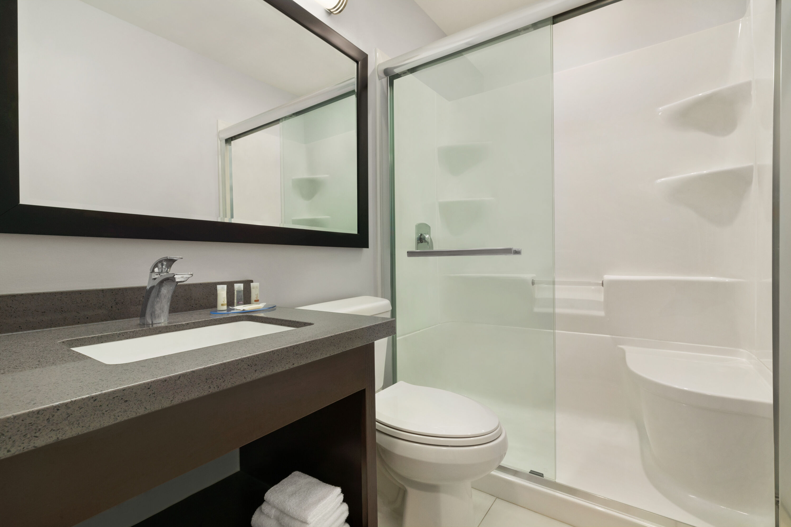 Days Inn by Wyndham Sarnia Harbourfront | Sarnia, ON Hotels