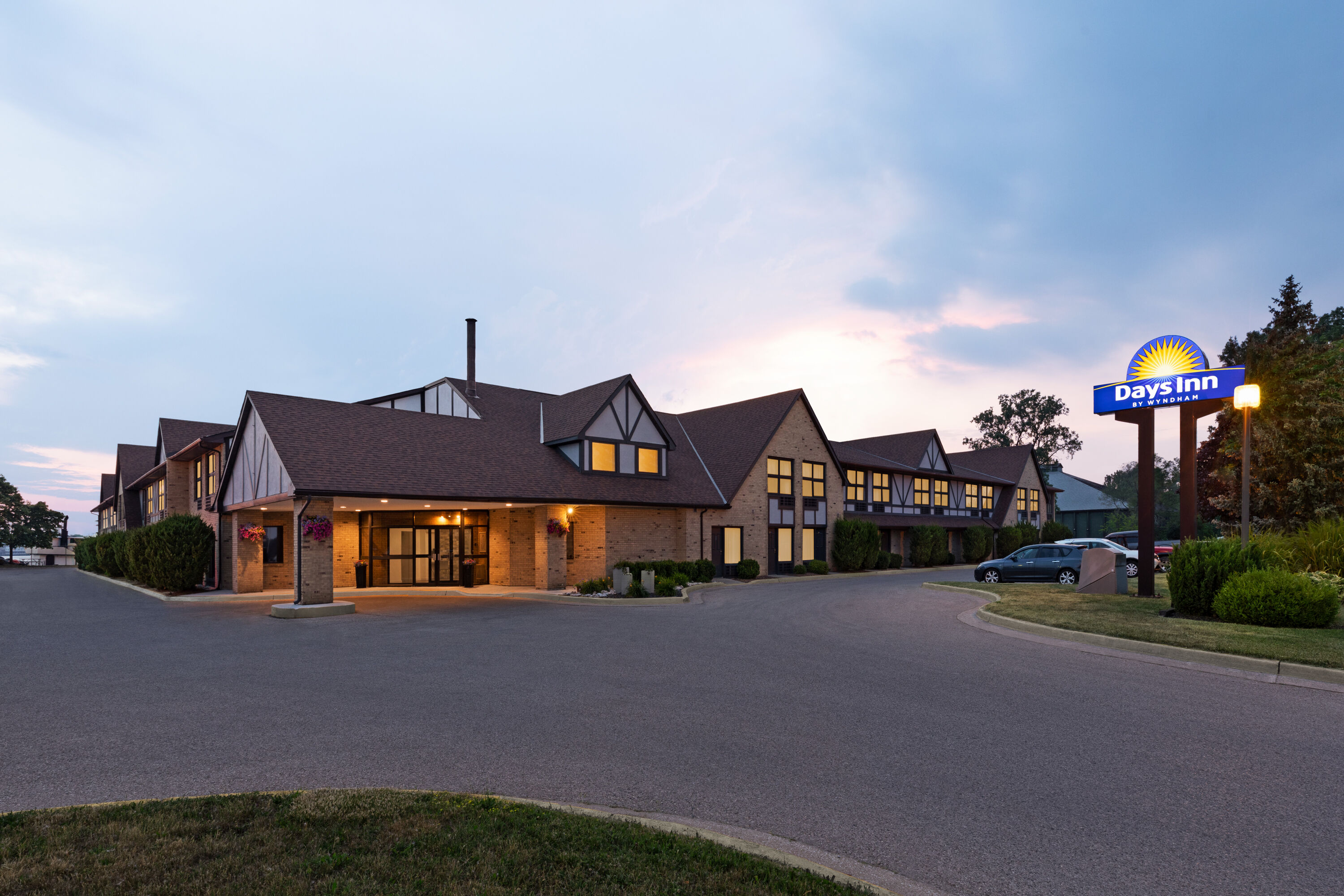 Days Inn by Wyndham Sarnia Harbourfront | Sarnia, ON Hotels