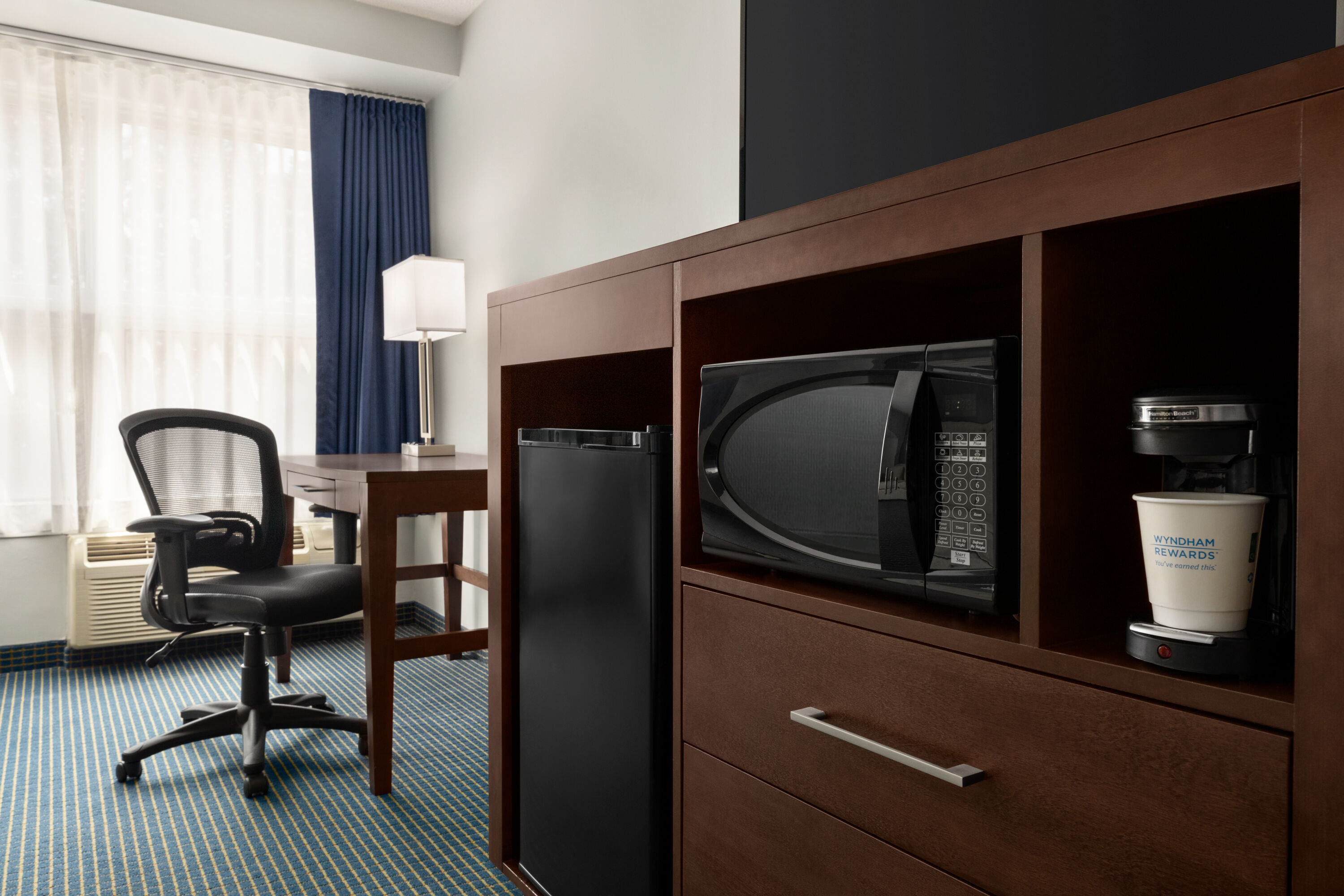 Days Inn by Wyndham Sarnia Harbourfront | Sarnia, ON Hotels