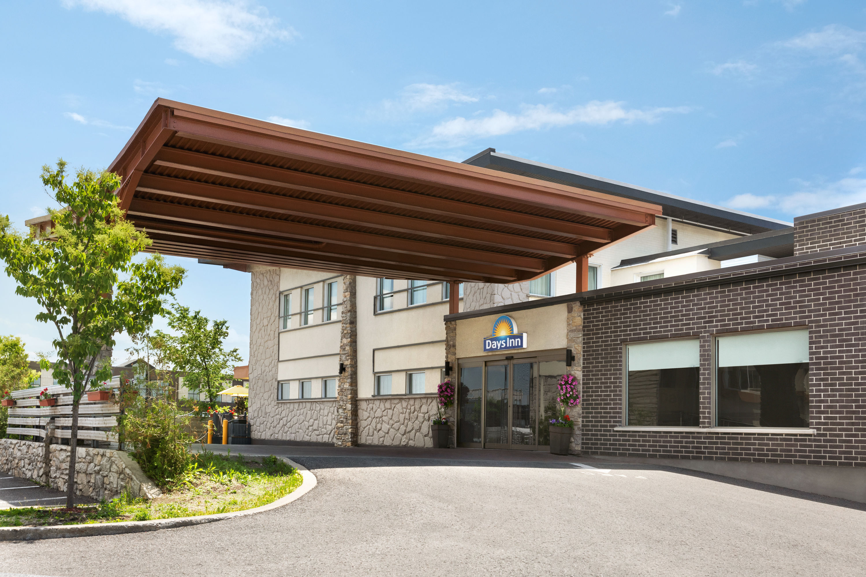 Days Inn by Wyndham Montreal East | Saint-Leonard, QC Hotels