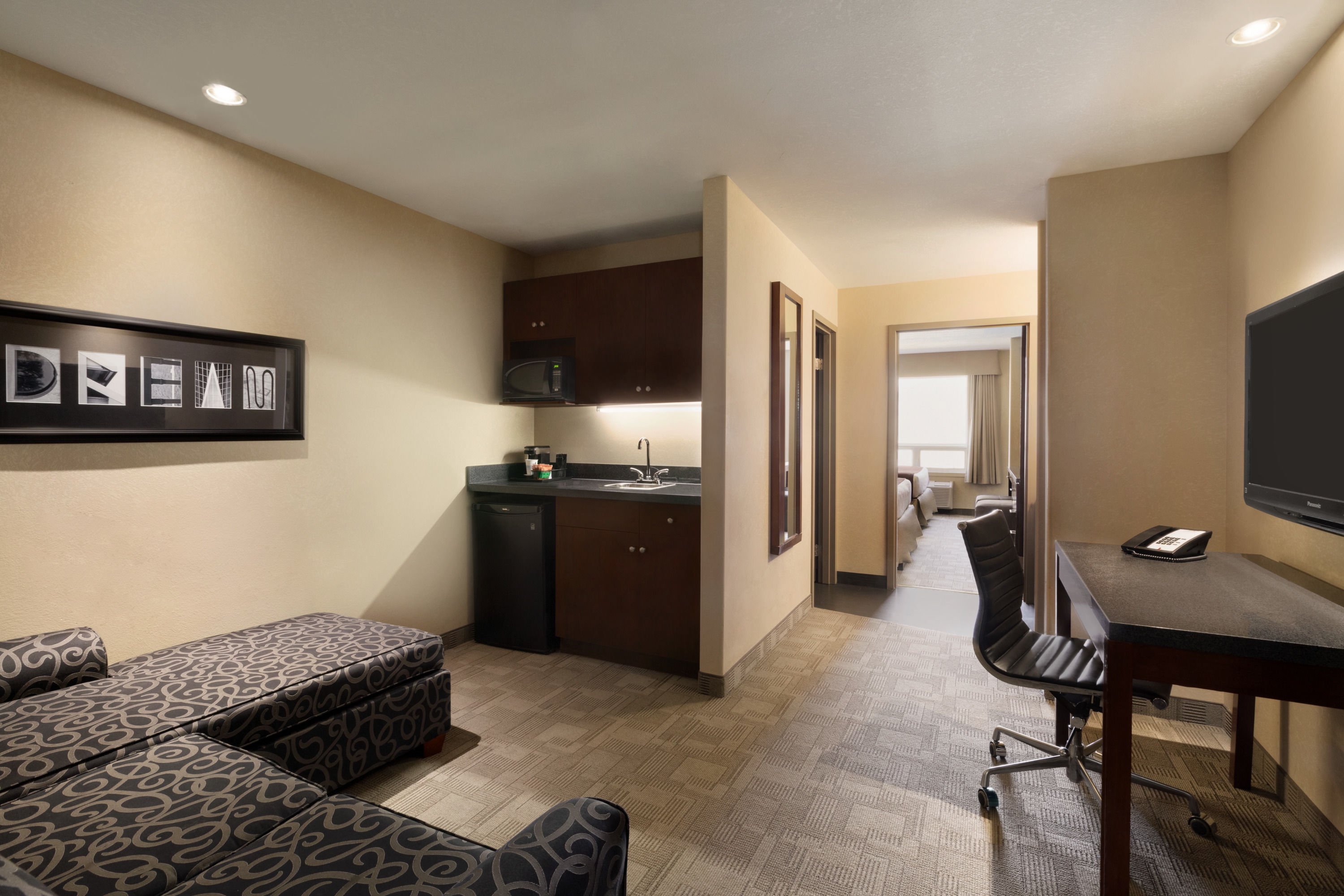 Days Inn by Wyndham Regina Airport West | Regina, SK Hotels