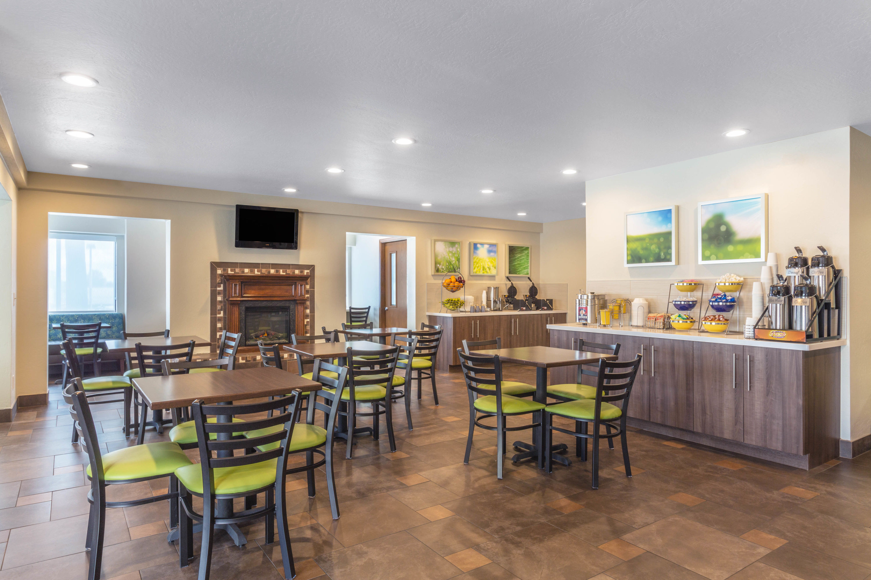 Days Inn & Suites by Wyndham East Flagstaff | Flagstaff, AZ Hotels