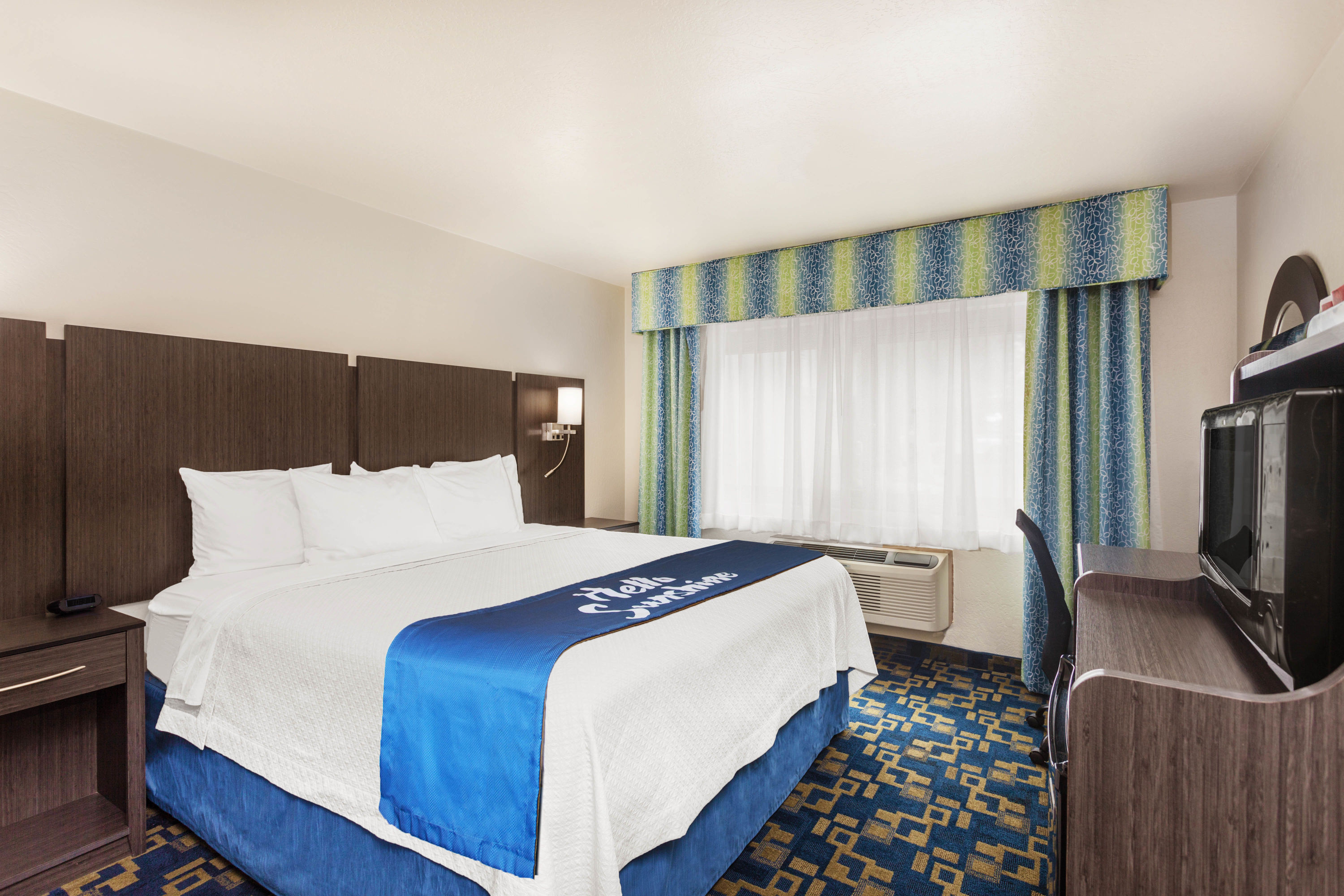 Days Inn & Suites by Wyndham East Flagstaff | Flagstaff, AZ Hotels