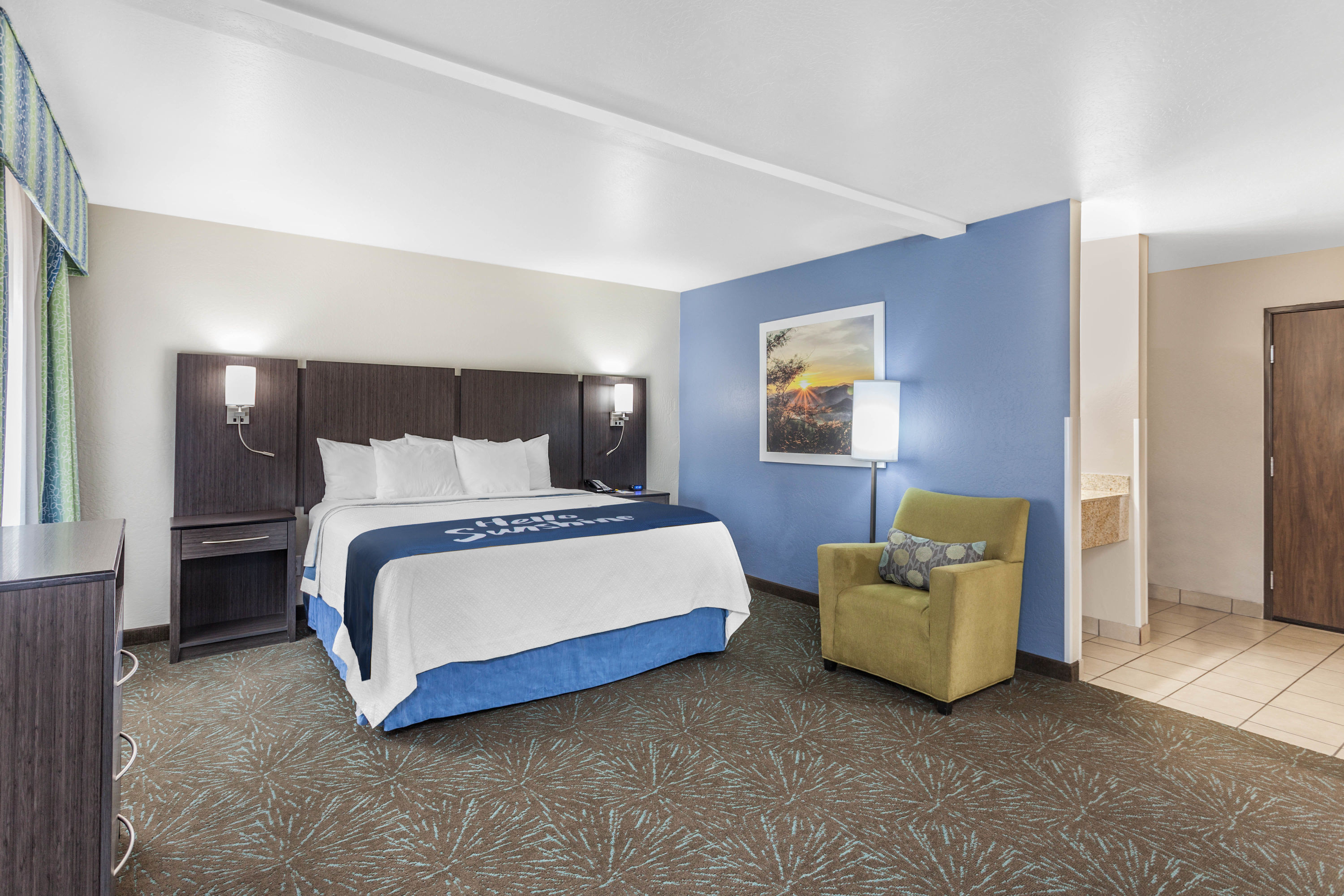 Days Inn & Suites by Wyndham East Flagstaff | Flagstaff, AZ Hotels