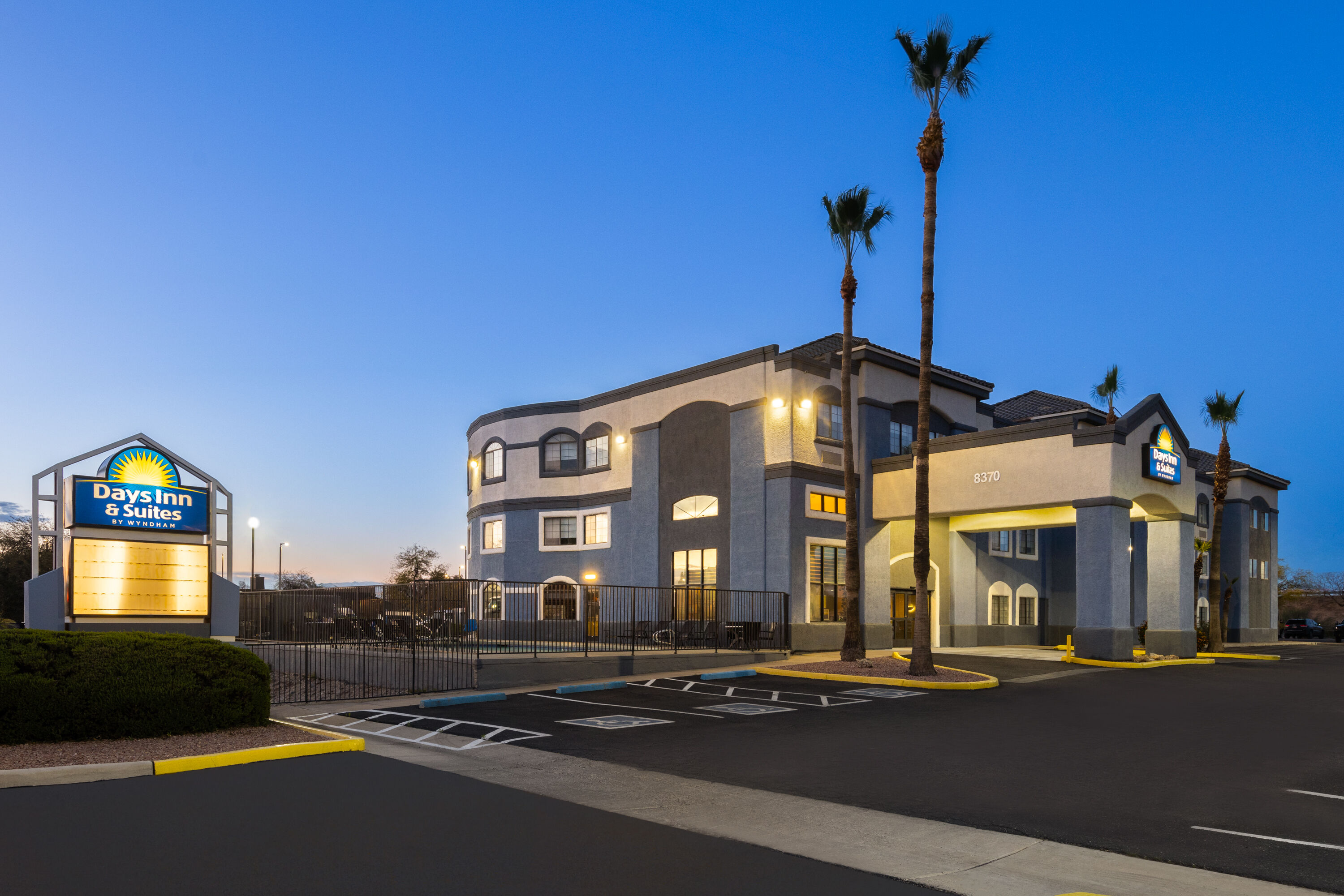 Days Inn & Suites by Wyndham Tucson/Marana | Tucson, AZ Hotels