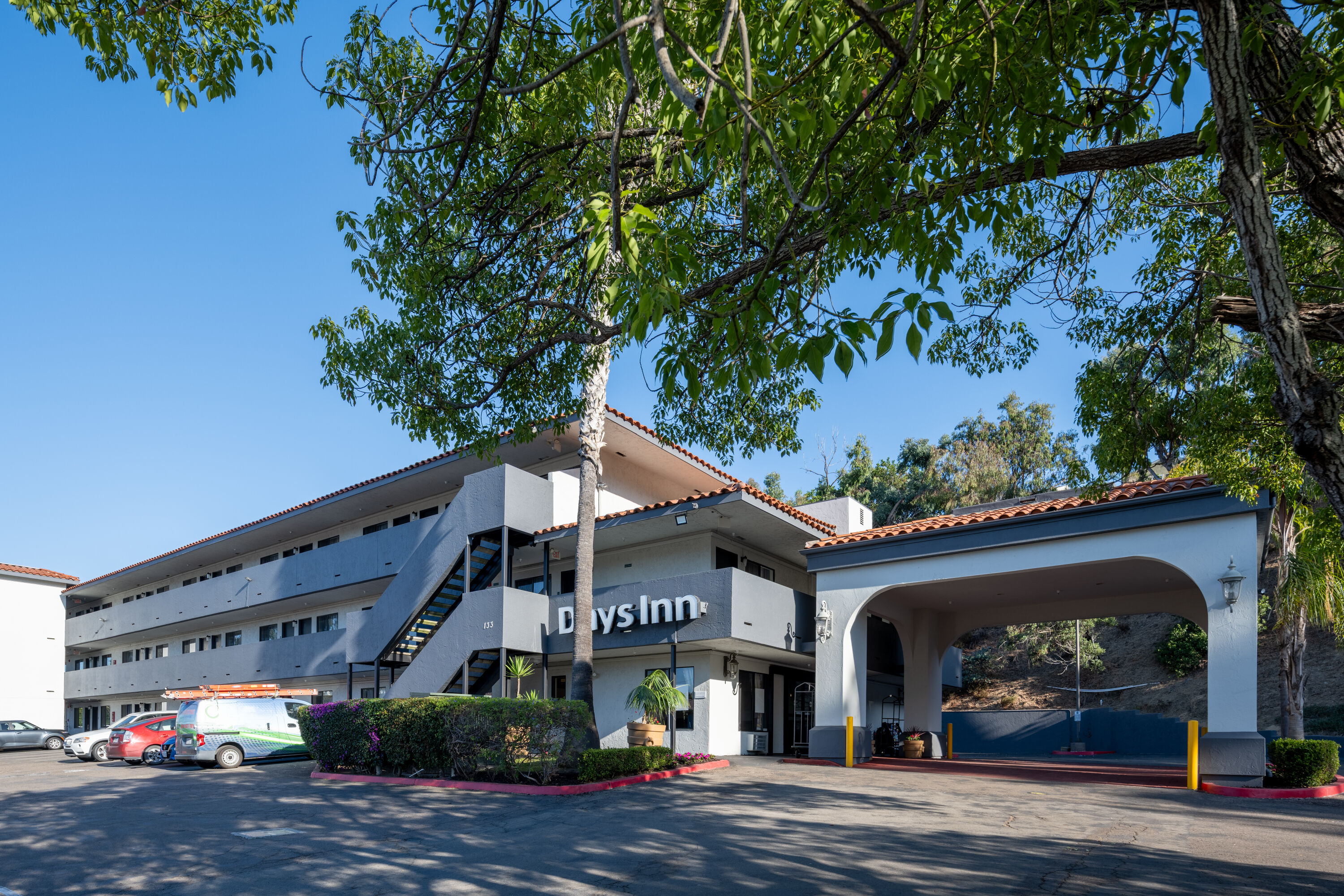 Days Inn by Wyndham Encinitas Moonlight Beach | Encinitas, CA Hotels