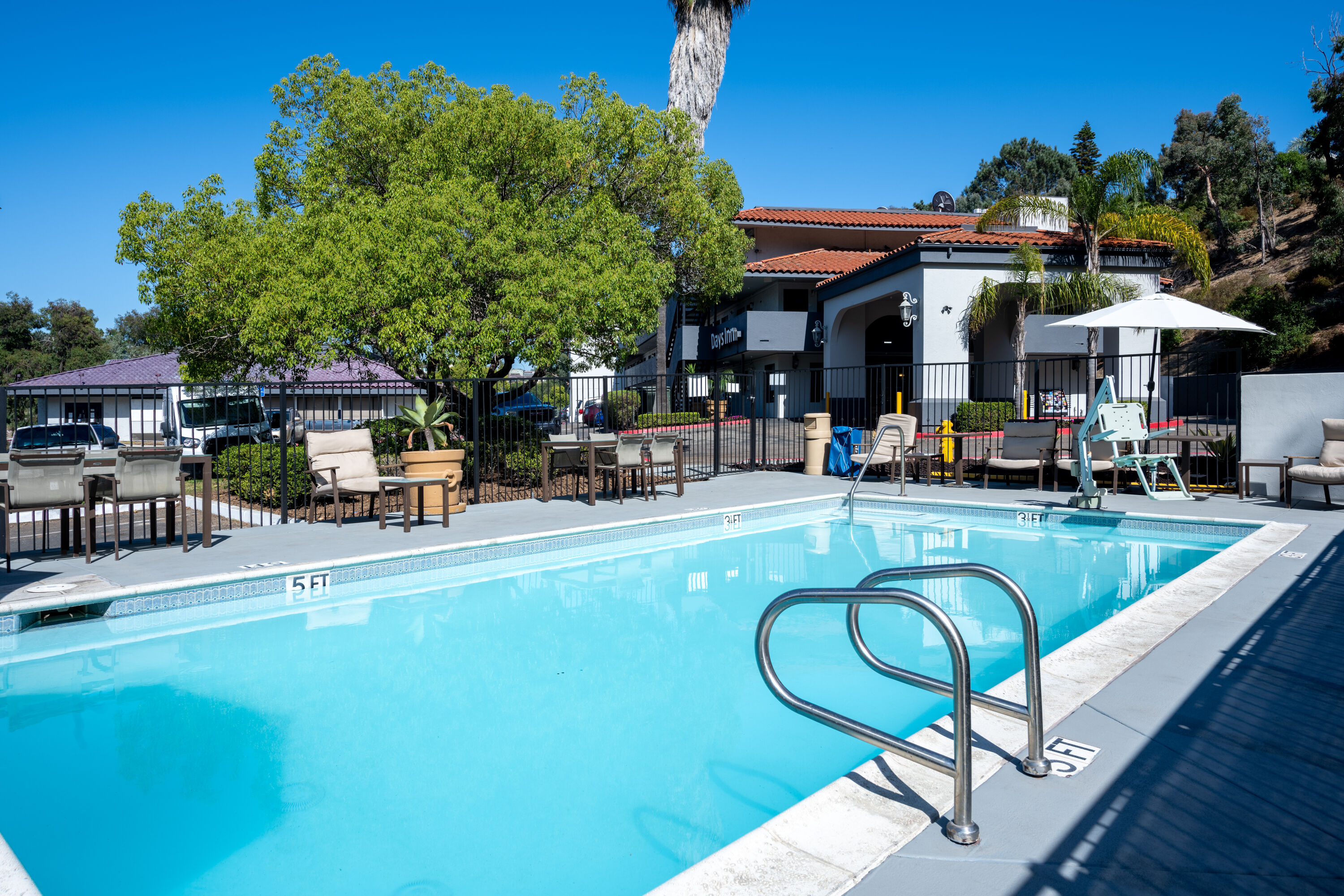 Days Inn by Wyndham Encinitas Moonlight Beach | Encinitas, CA Hotels