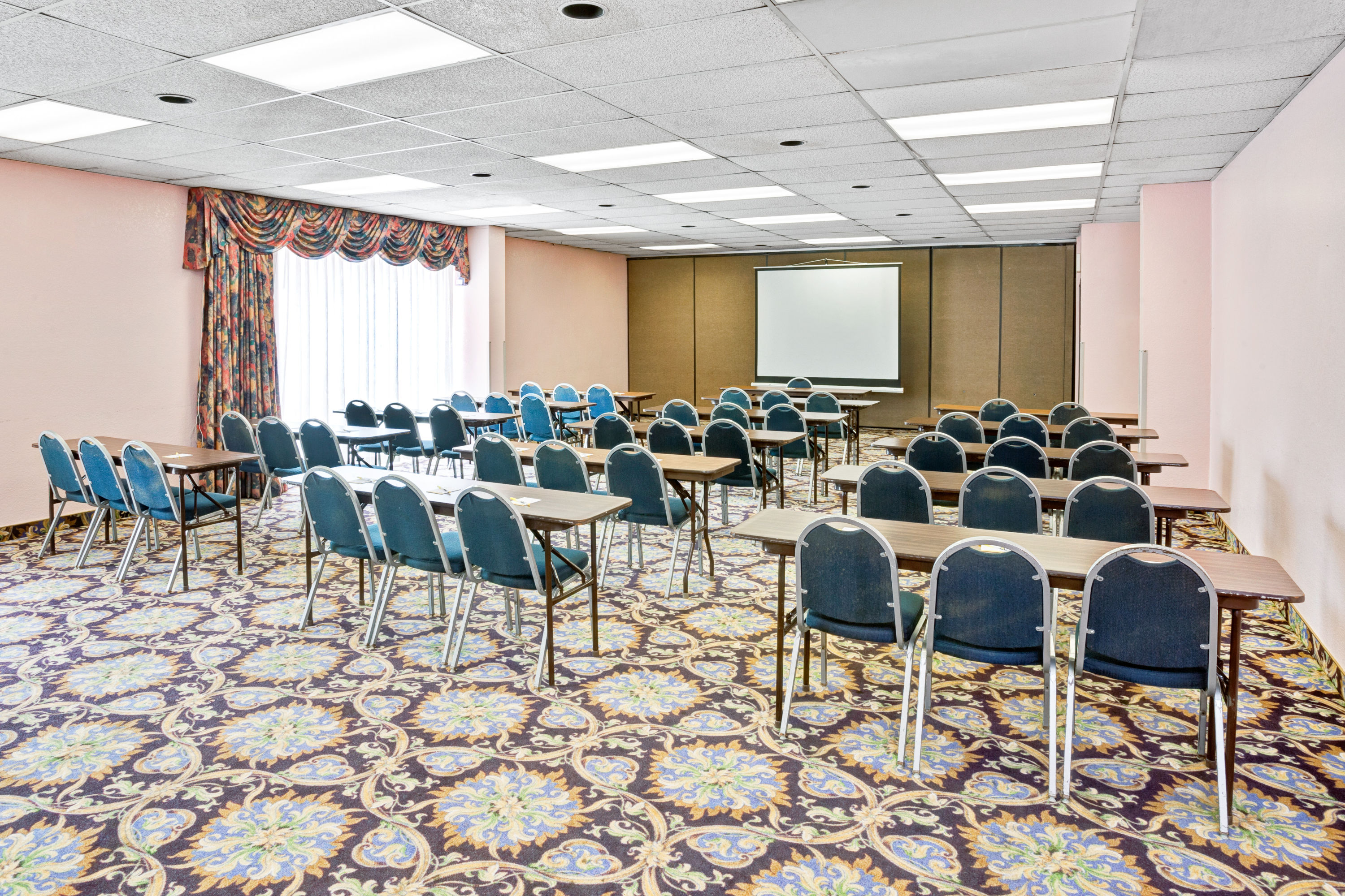 Days Inn & Suites by Wyndham Fullerton | Fullerton, CA Hotels