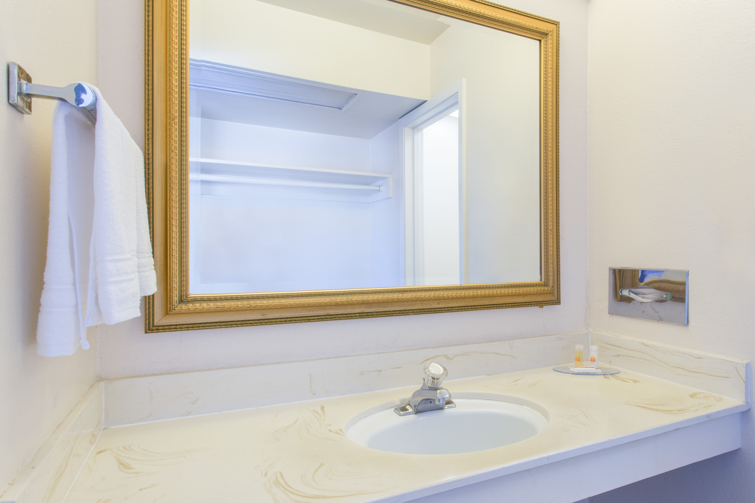 Days Inn by Wyndham Modesto | Modesto, CA Hotels