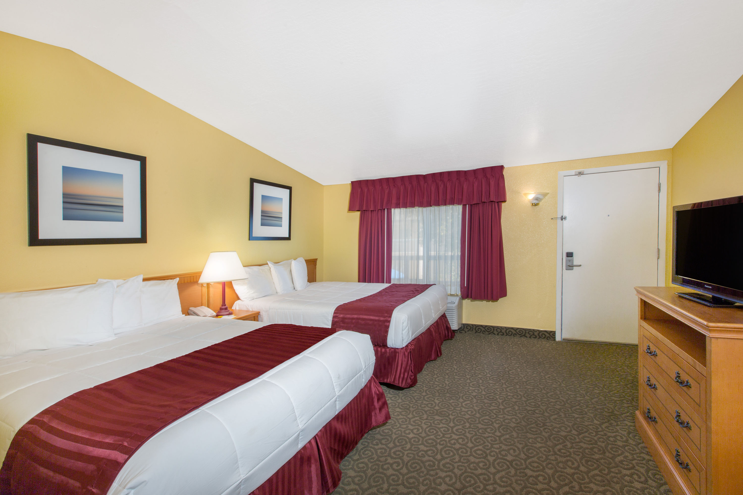 Days Inn by Wyndham Redwood City | Redwood City, CA Hotels